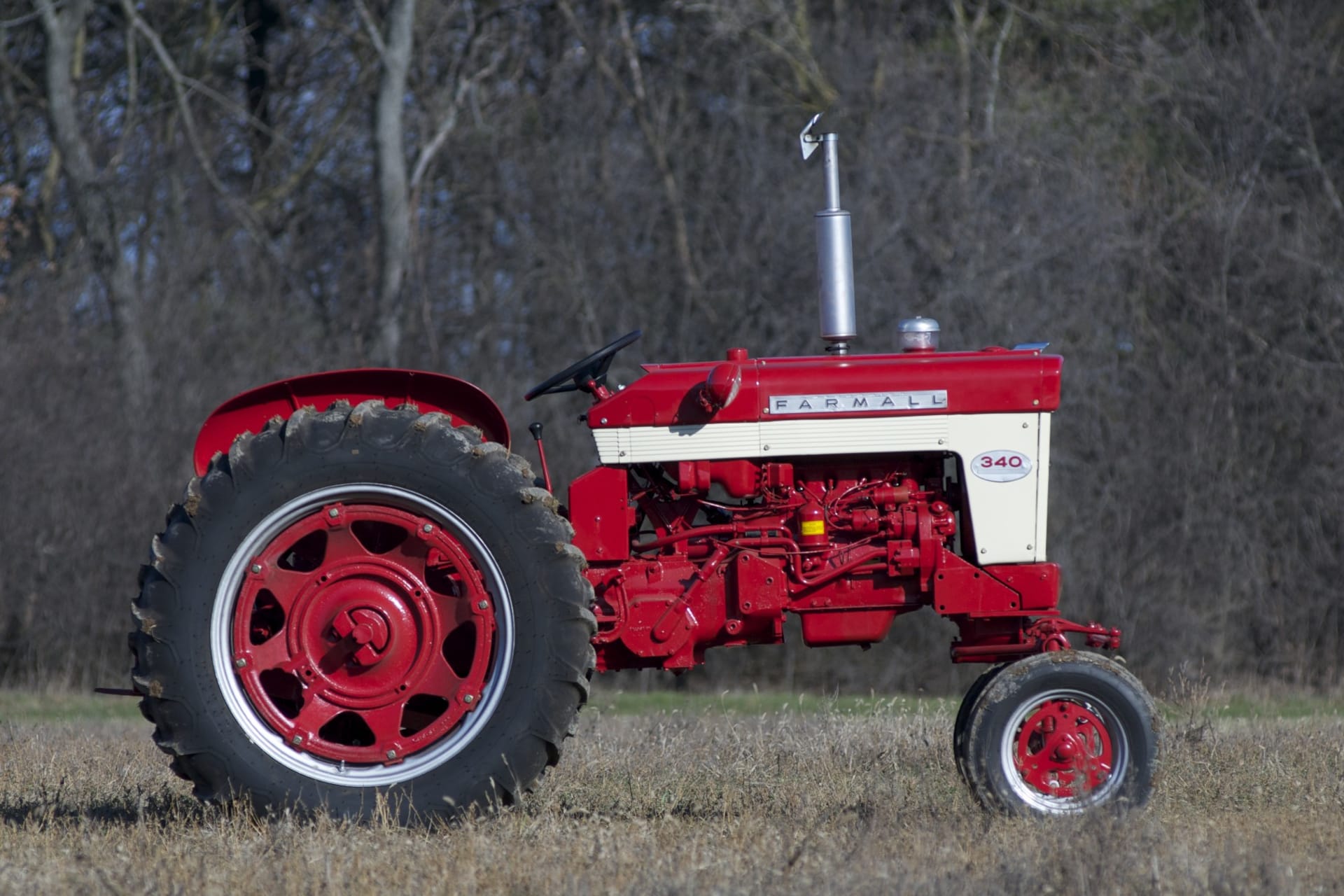 1958 Farmall 340 at Gone Farmin' Walworth 2013 as S41 - Mecum Auctions