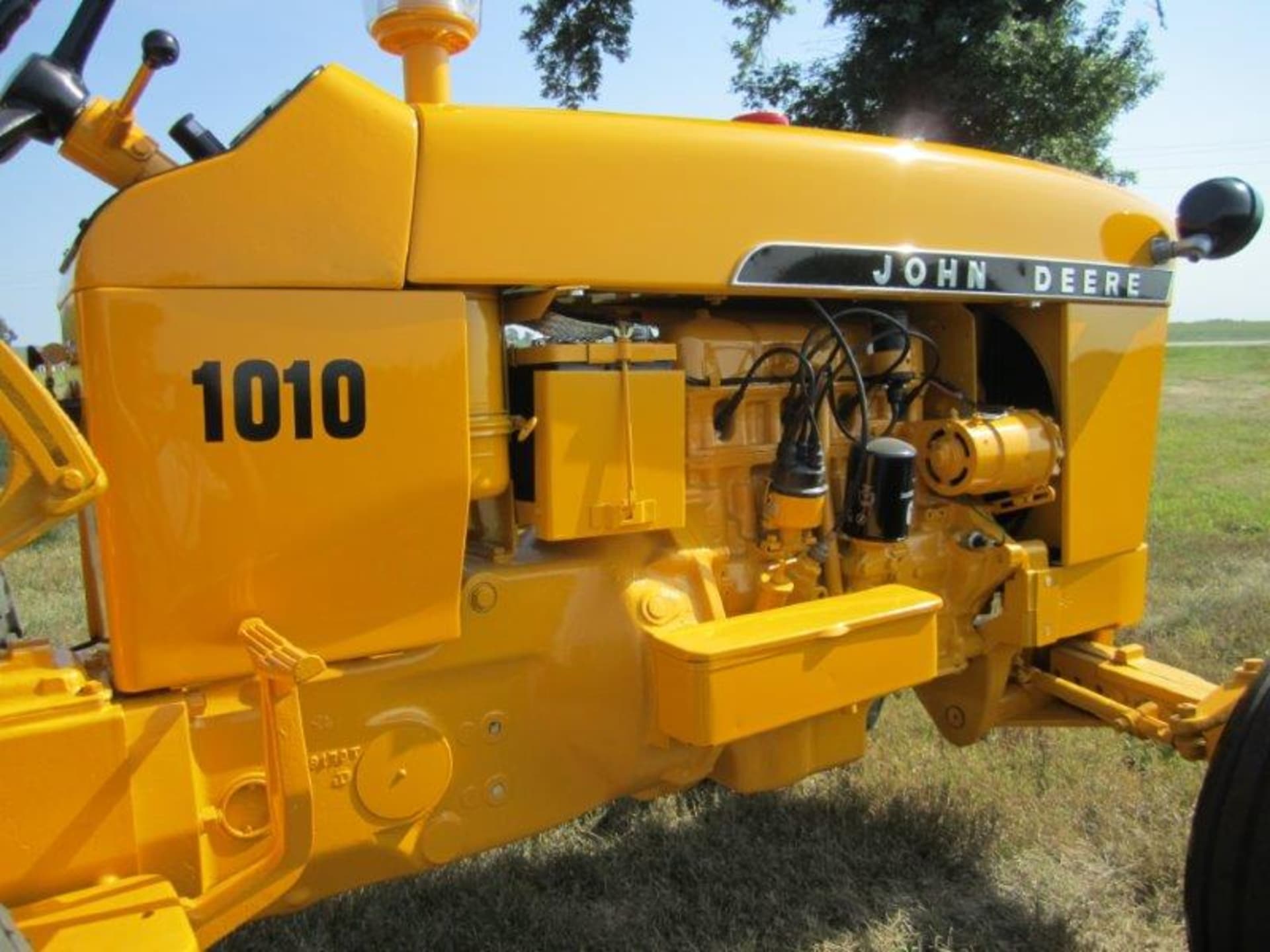1965 John Deere 1010 at Gone Farmin' Iowa 2013 as S47 - Mecum Auctions