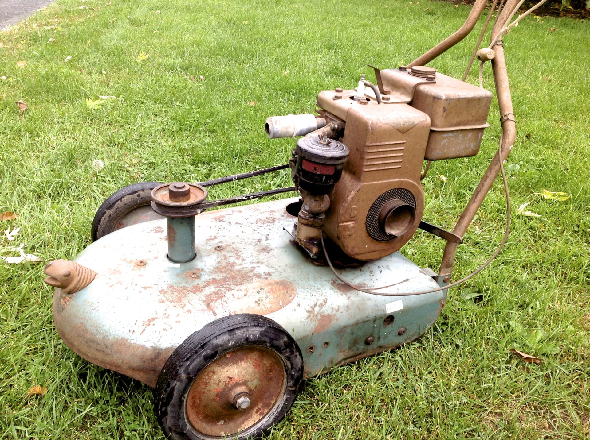 1953 Snappin Turtle Lawn Mower at Gone Farmin' Iowa 2014 as M284 ...