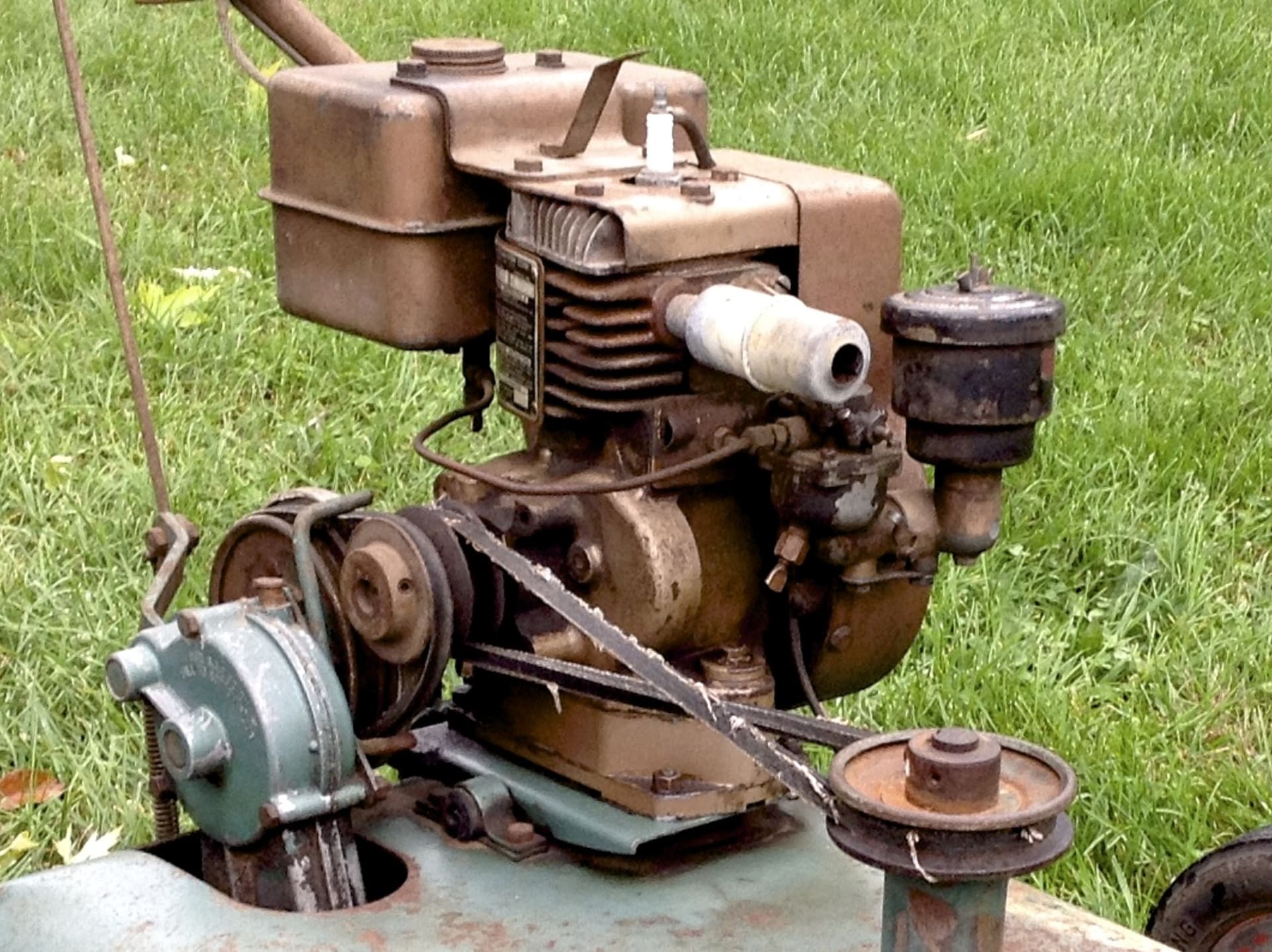 1953 Snappin Turtle Lawn Mower at Gone Farmin' Iowa 2014 as M284 ...