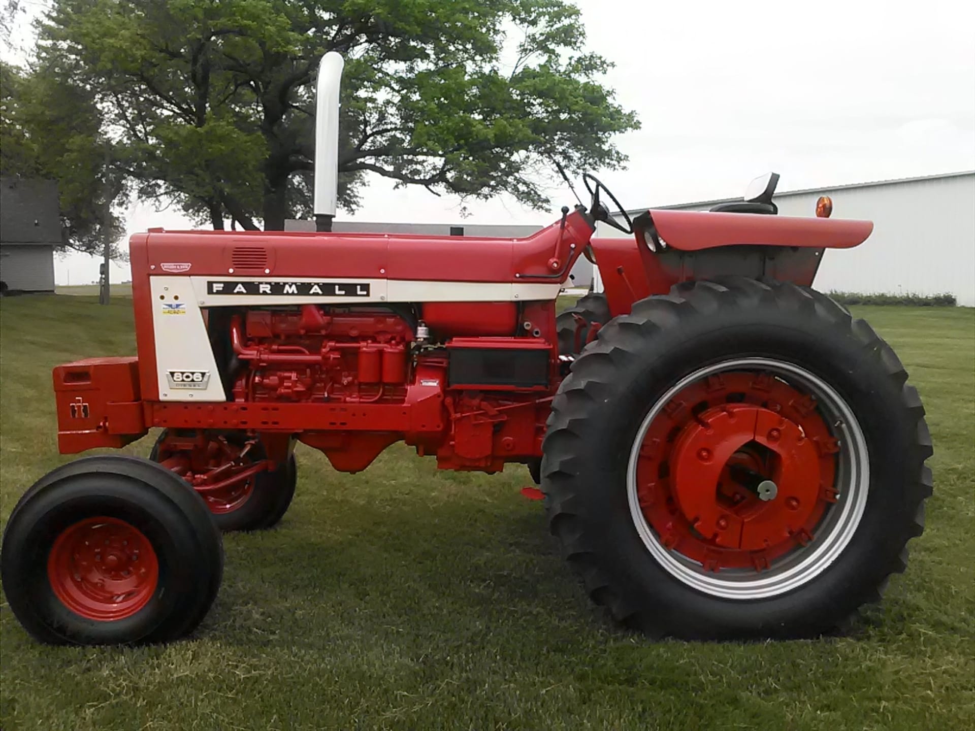 Farmall 806 at Gone Farmin' Nashville 2015 as S76 - Mecum Auctions