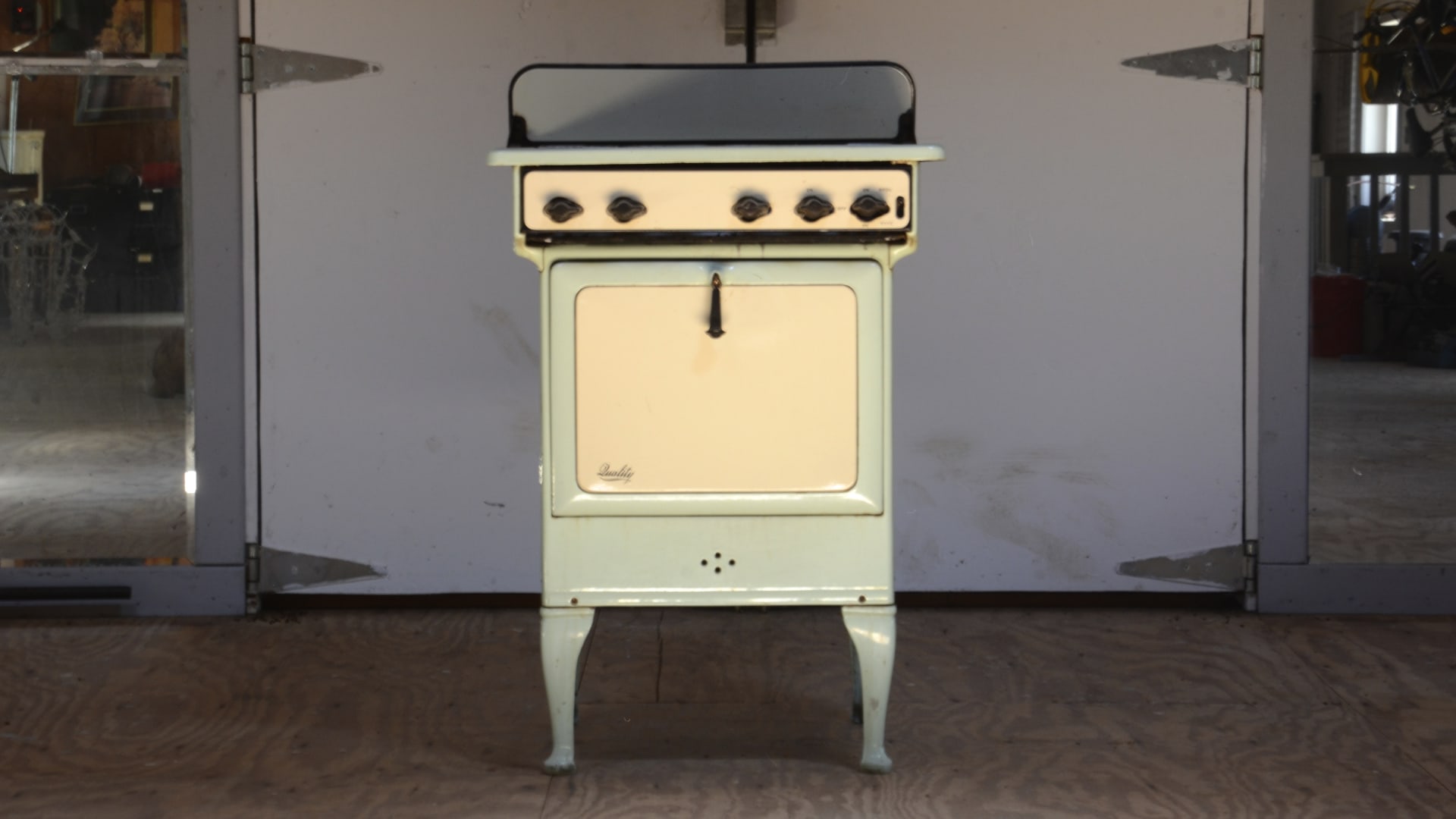 Roberts And Mander Stove at Gone Farmin' Nashville 2015 as M187 - Mecum ...