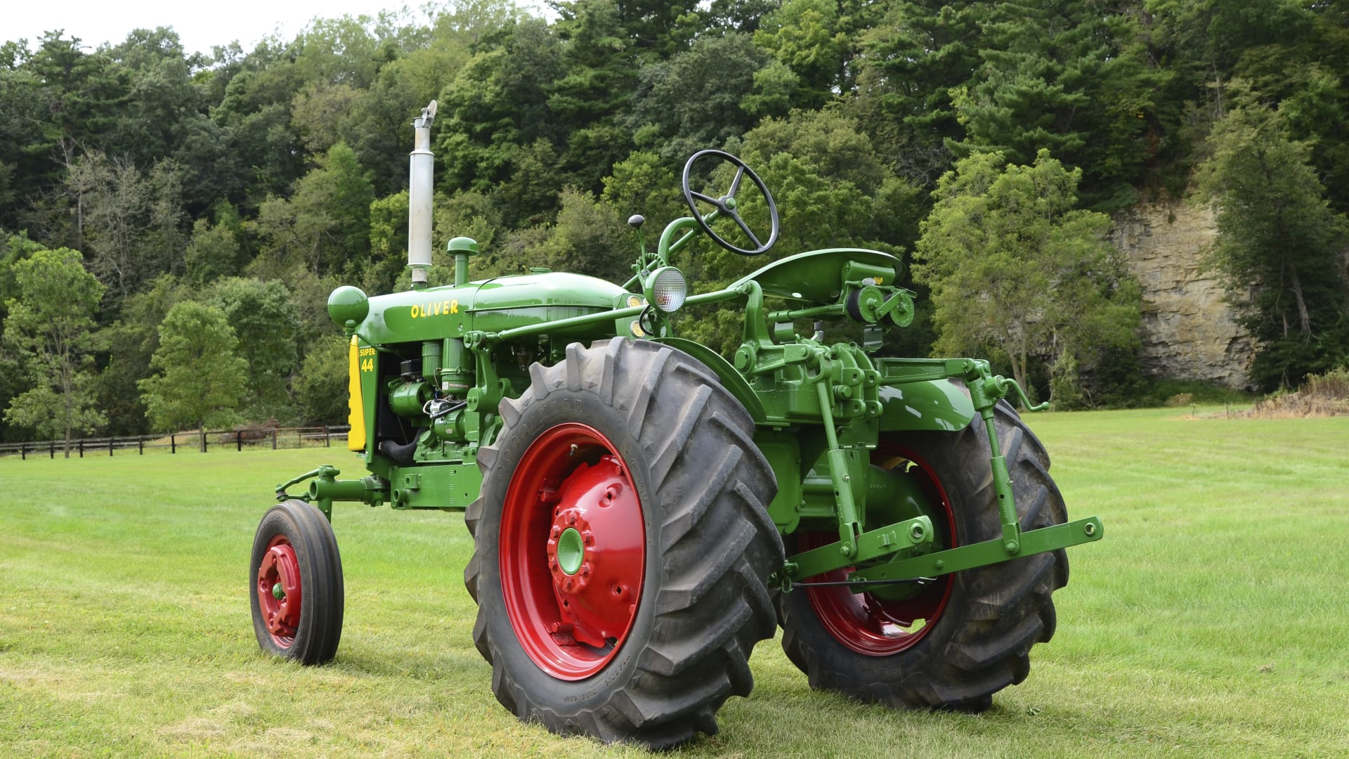1958 Oliver Super 44 at Gone Farmin' Iowa Premier 2015 as F28 - Mecum ...