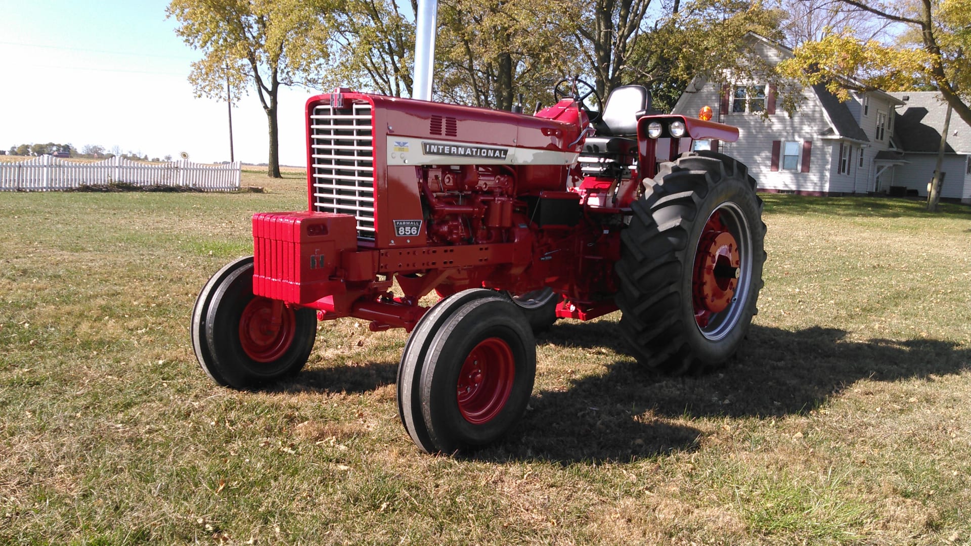 International 856 at Gone Farmin' Iowa Premier 2015 as S18 - Mecum Auctions