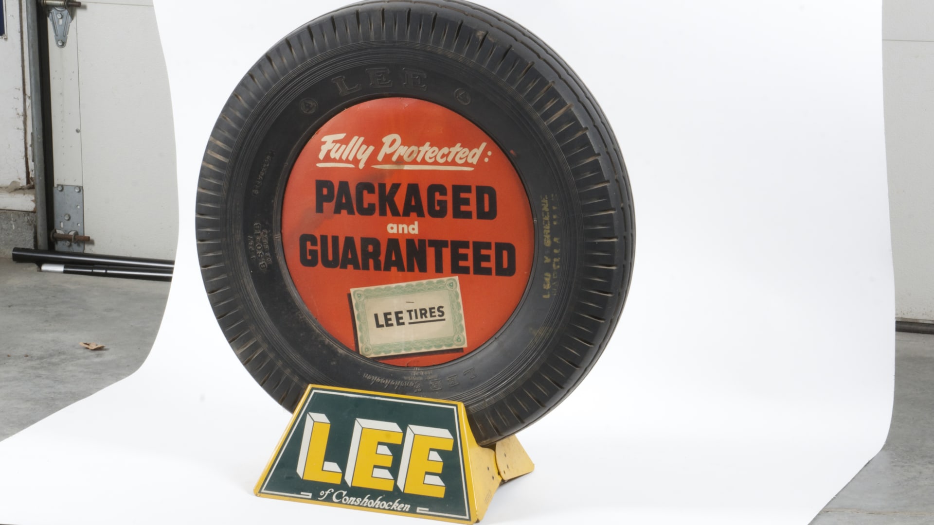 Lee Tires Packaged Tire And Display Sta 29x32x12 at Gone Farmin' Iowa Premier 2015 as M94 ...