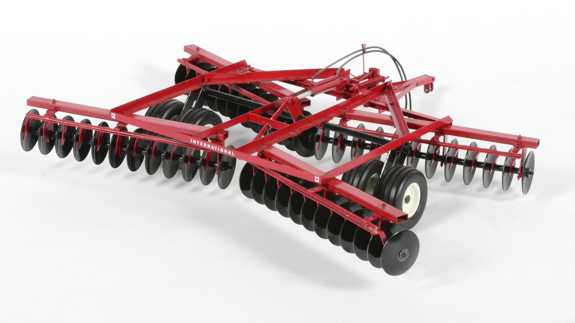 Custom Made IH Discs 2 Piece at Gone Farmin' Iowa Premier 2015 as T273 ...