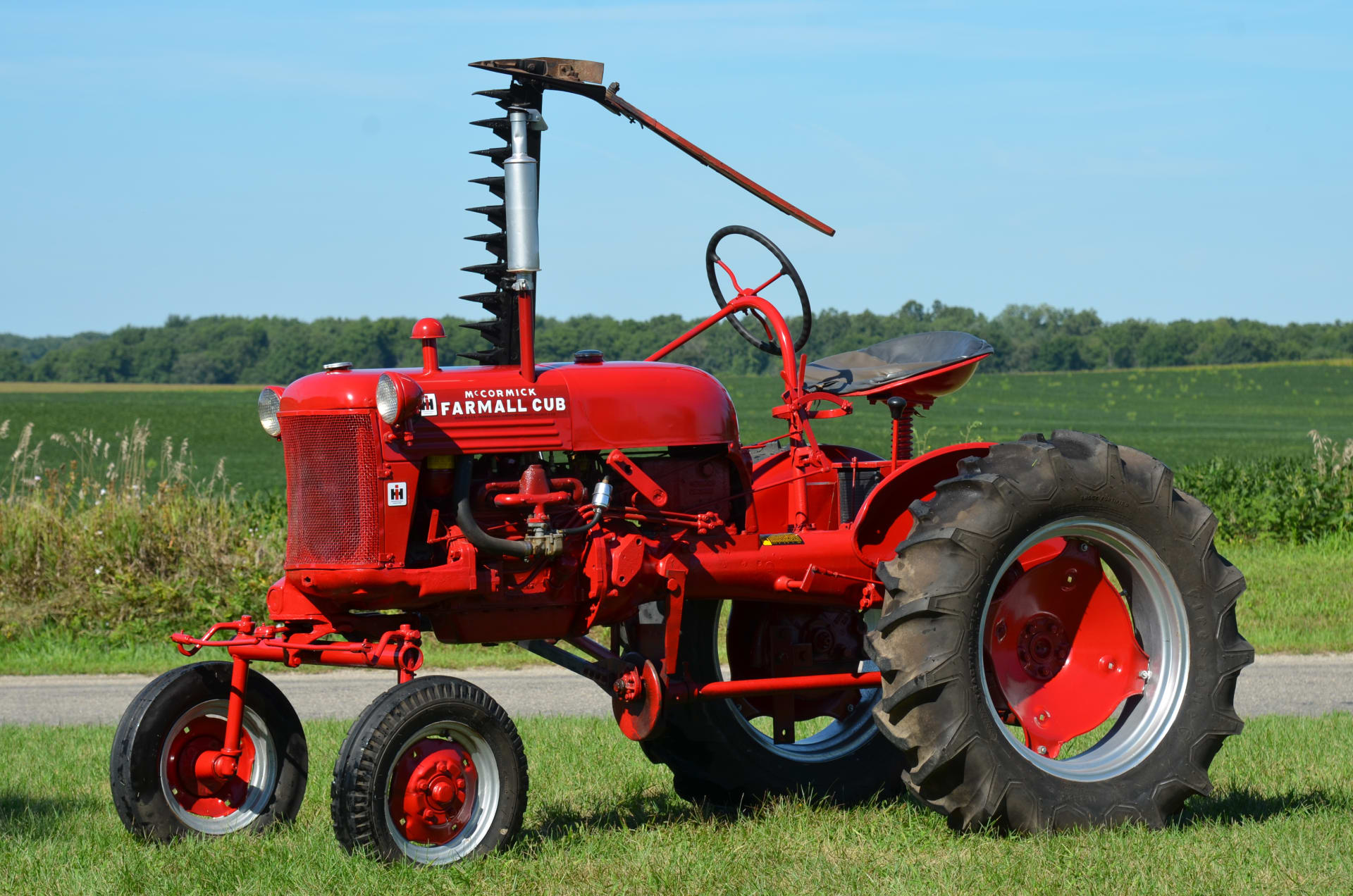 1951 Farmall Cub at Davenport 2016 as F118 - Mecum Auctions