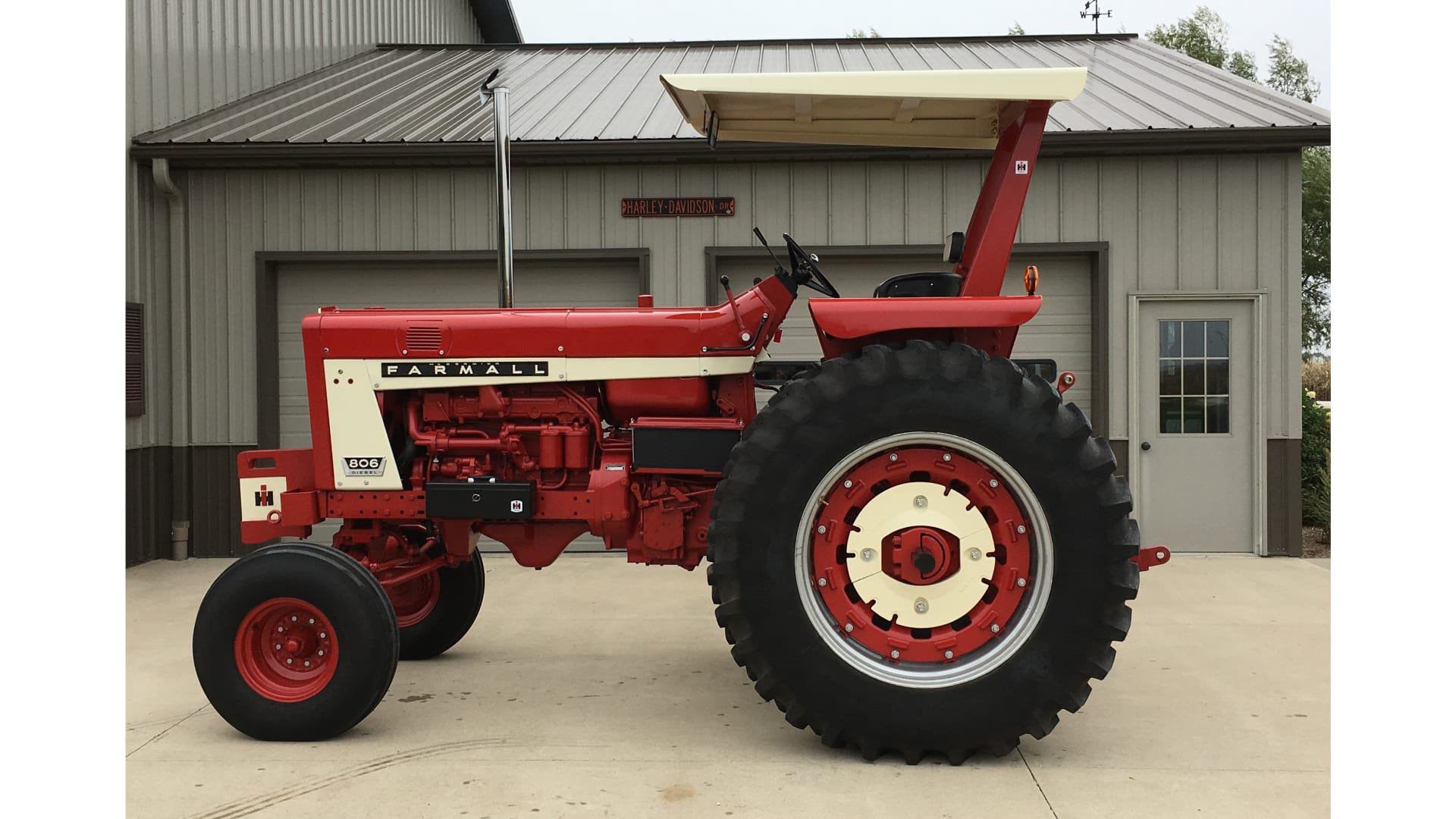 1967 Farmall 806 Diesel at Gone Farmin' Iowa Premier 2017 as S186 ...