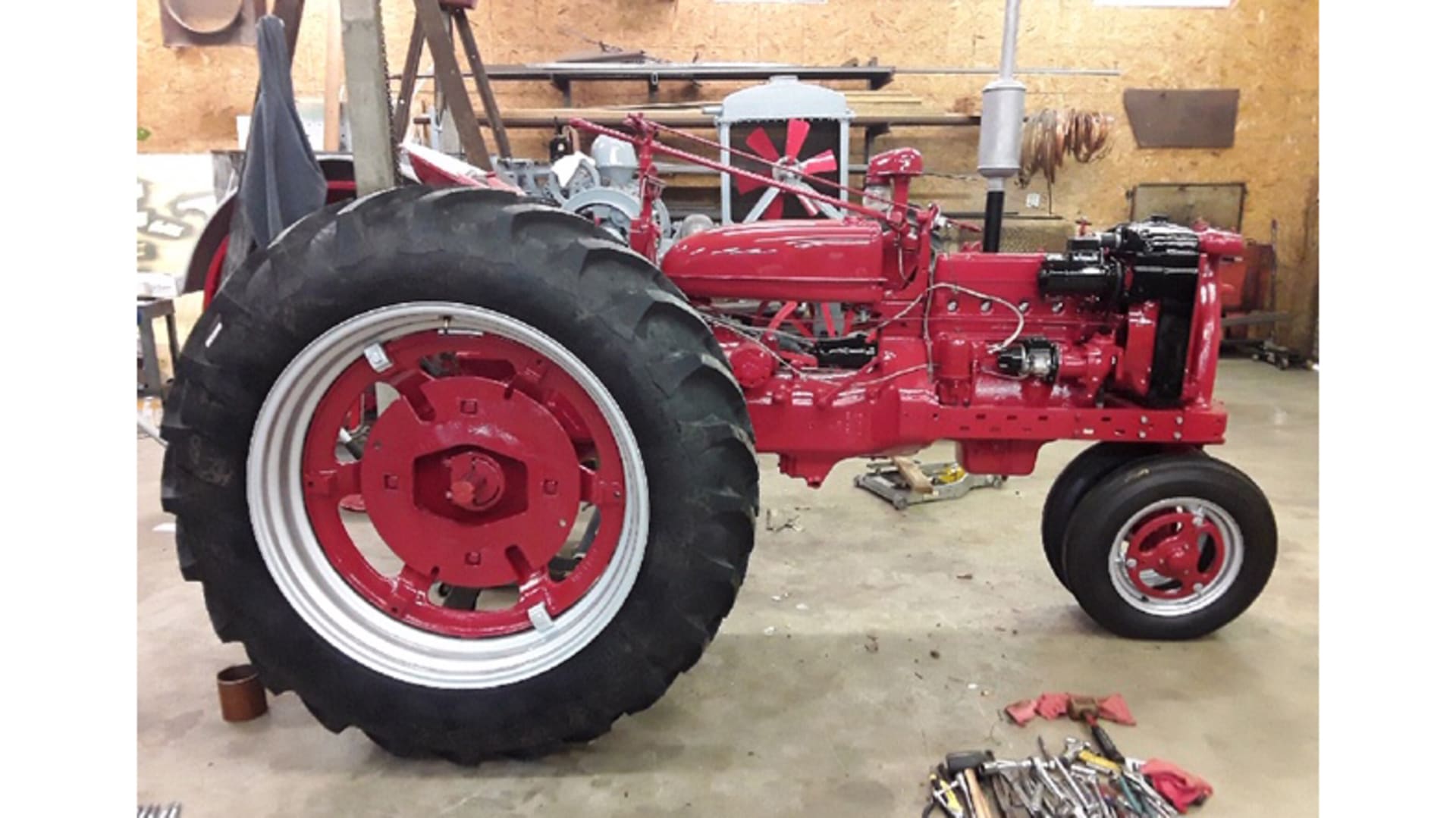 1948 Farmall H at Gone Farmin' Iowa Premier 2018 asS25 - Mecum Auctions