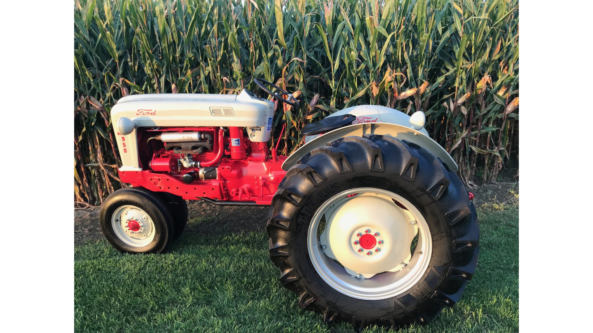 1955 Ford 950 at Gone Farmin' Iowa Premier 2018 as S95 - Mecum Auctions