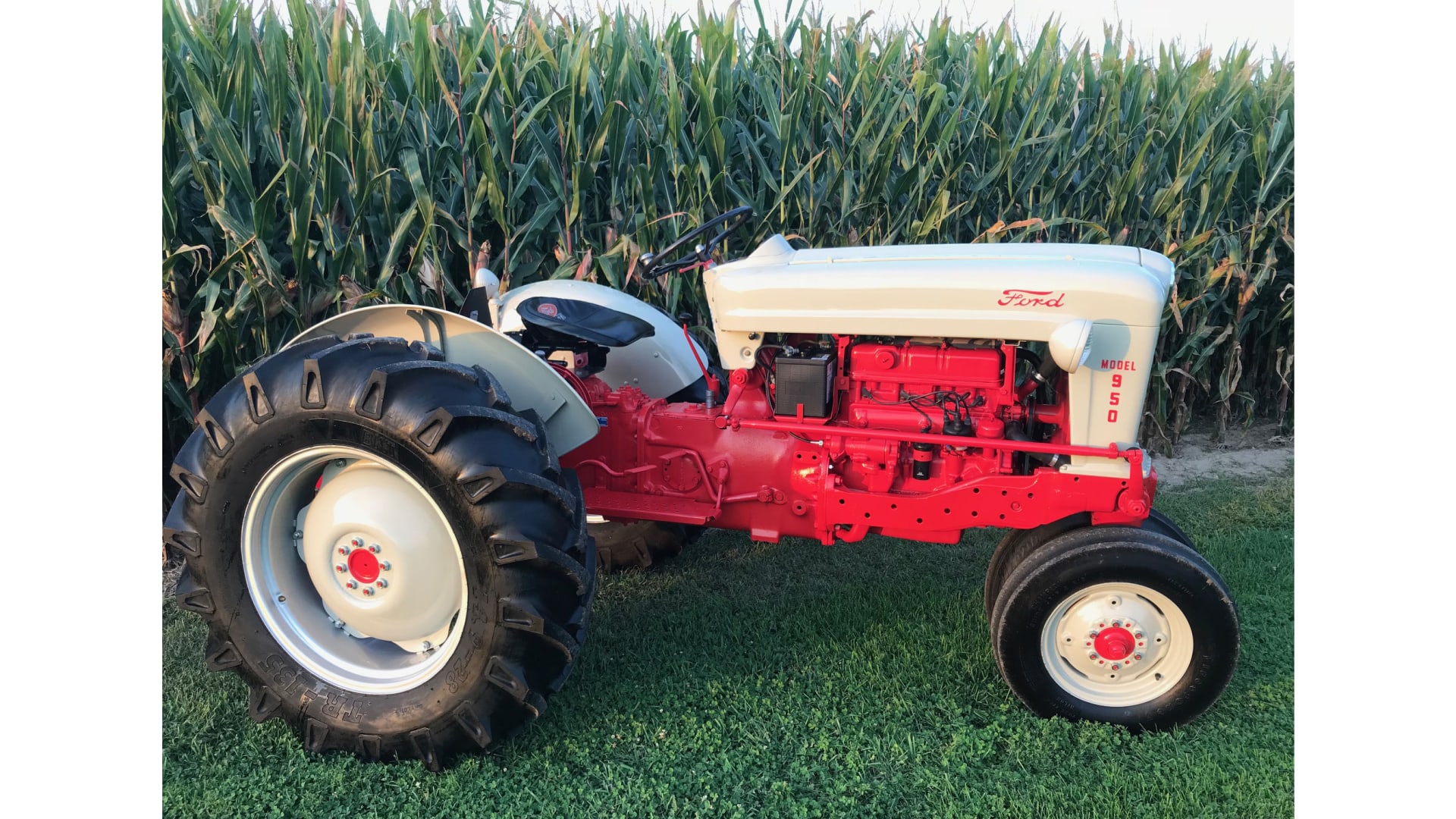 1955 Ford 950 at Gone Farmin' Iowa Premier 2018 as S95 - Mecum Auctions
