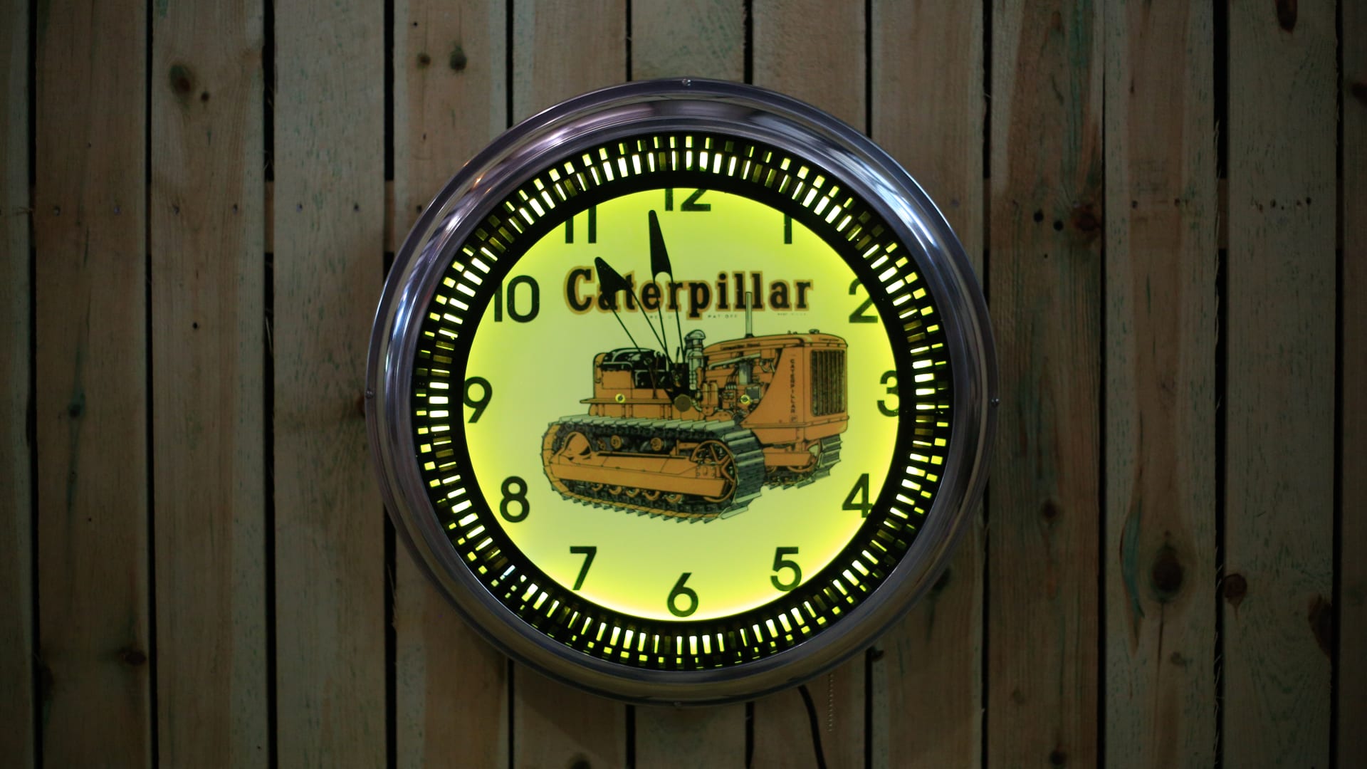 Caterpillar Neon Clock 20-in at Gone Farmin' Iowa Premier 2018 asH79 ...
