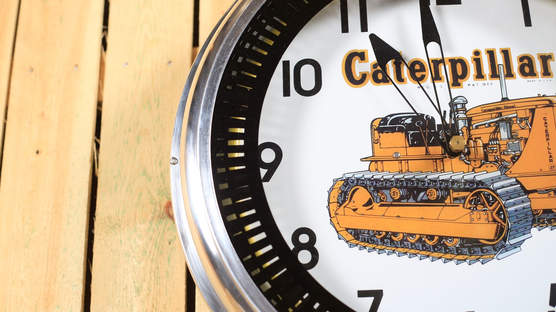 Caterpillar Neon Clock 20-in at Gone Farmin' Iowa Premier 2018 asH79 ...