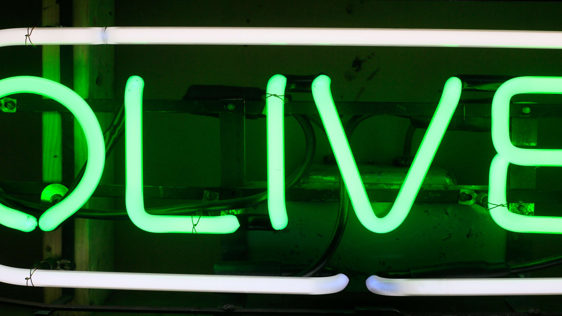 Oliver Window Neon at Gone Farmin' Iowa Premier 2018 as M253 - Mecum ...