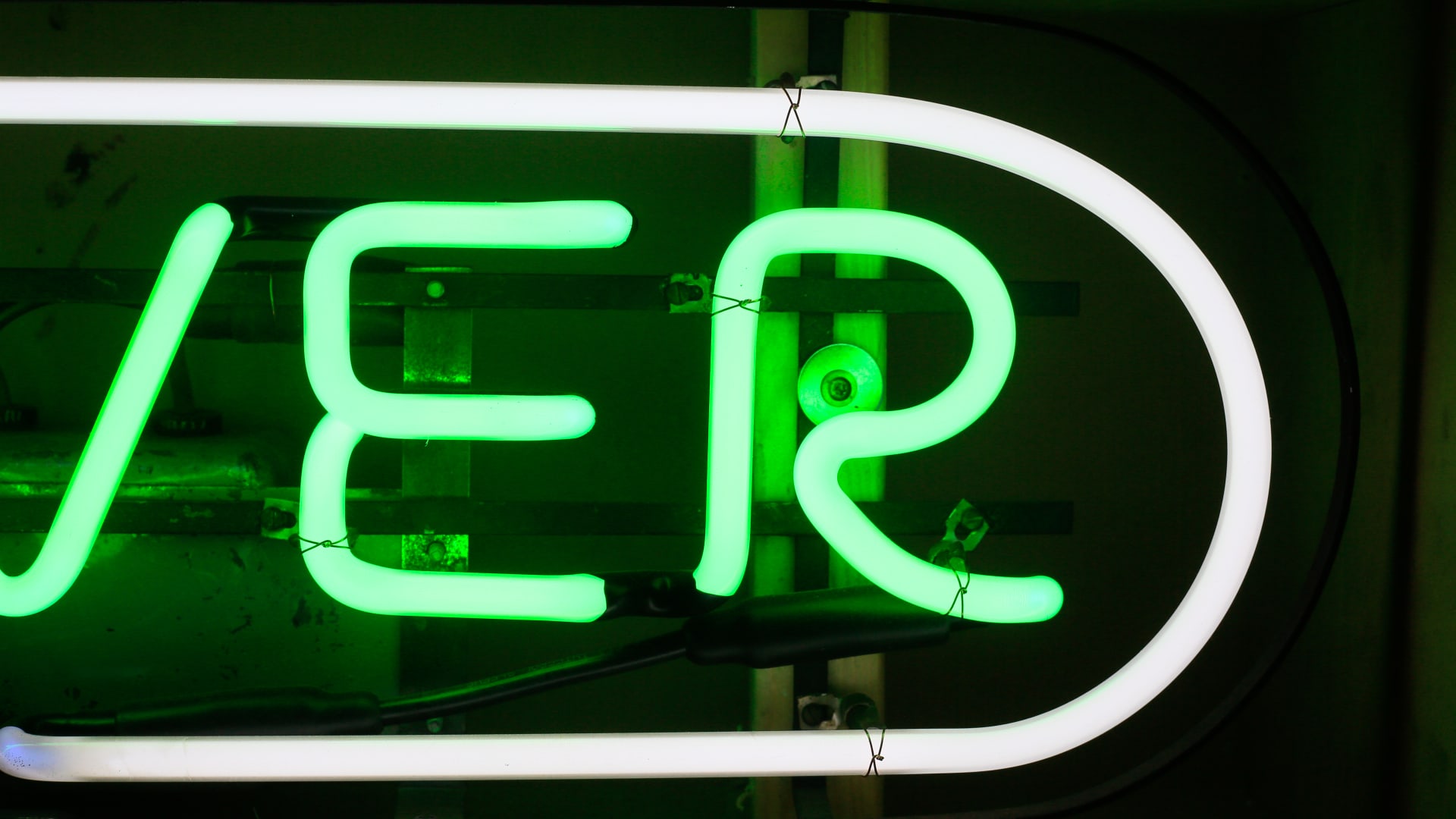 Oliver Window Neon at Gone Farmin' Iowa Premier 2018 as M253 - Mecum ...