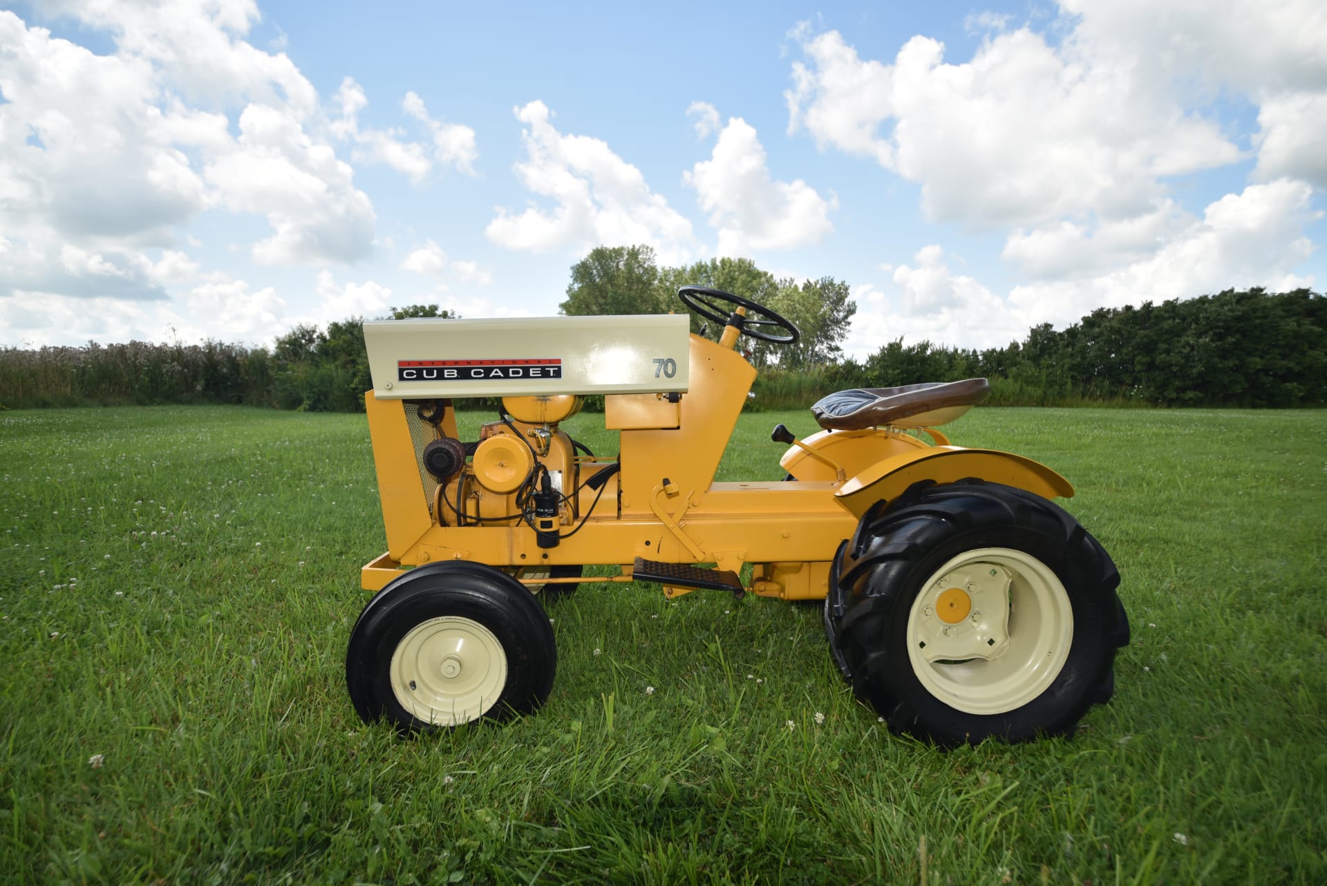 Cub Cadet 70 at Gone Farmin' Fall Premier 2019 as S106 - Mecum Auctions