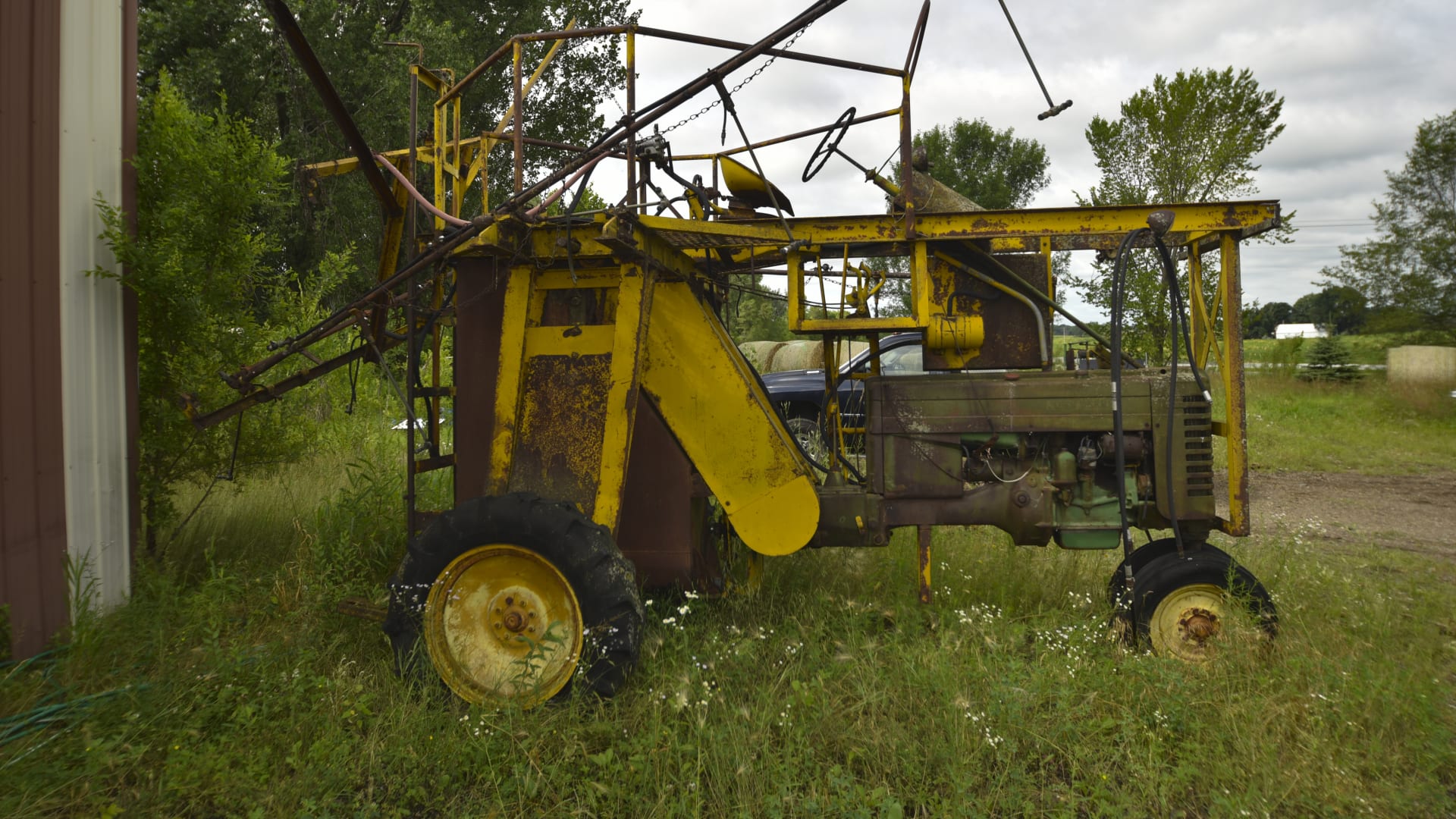 John Deere M Sprayer at Gone Farmin' Fall Premier 2019 as W84 - Mecum ...
