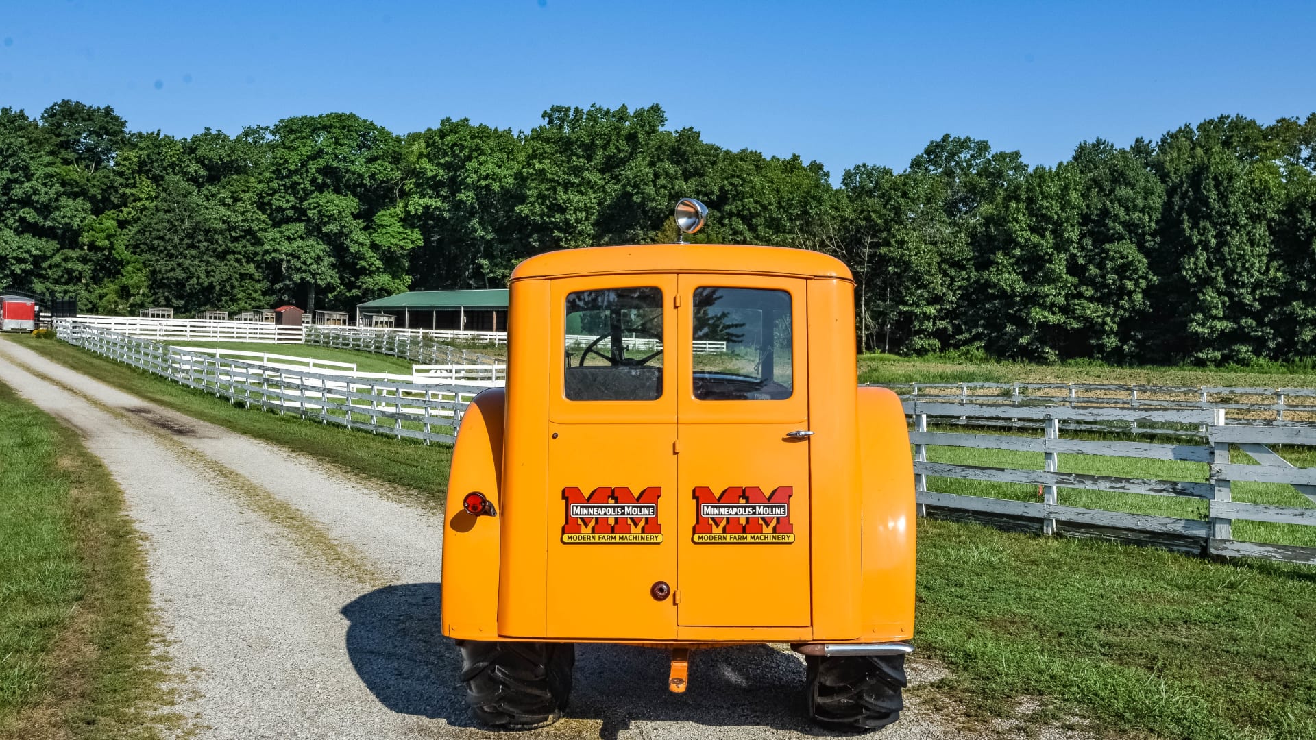 Minneapolis-Moline UDLX Comfortractor at Gone Farmin' Fall Premier 2019 ...