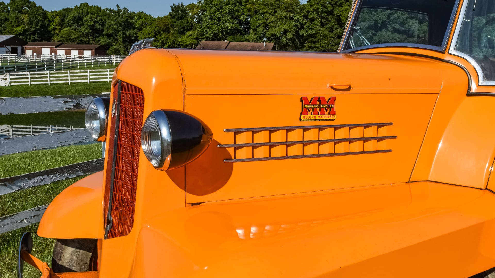 Minneapolis-Moline UDLX Comfortractor at Gone Farmin' Fall Premier 2019 ...