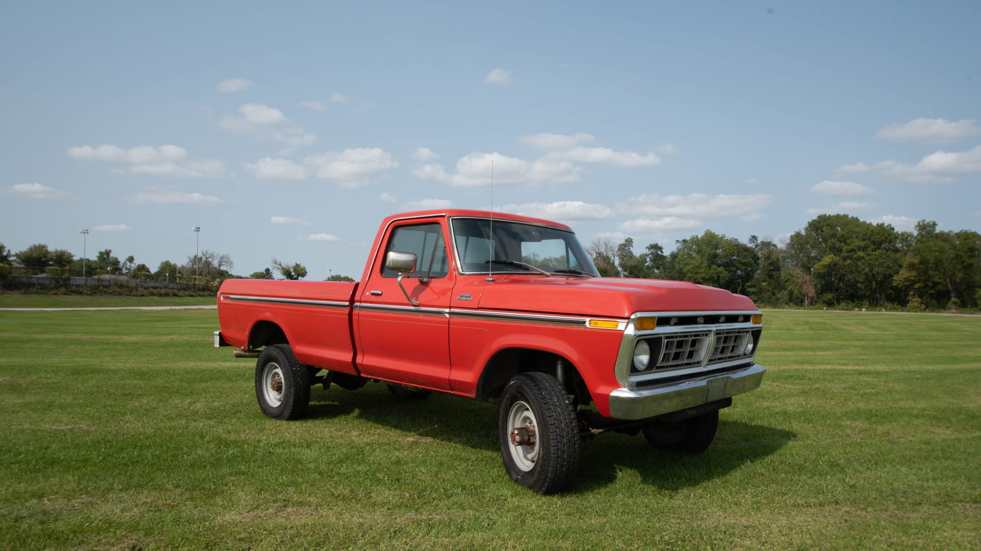 1977 Ford F-250 at Gone Farmin' Fall Premier 2020 as K29 - Mecum Auctions