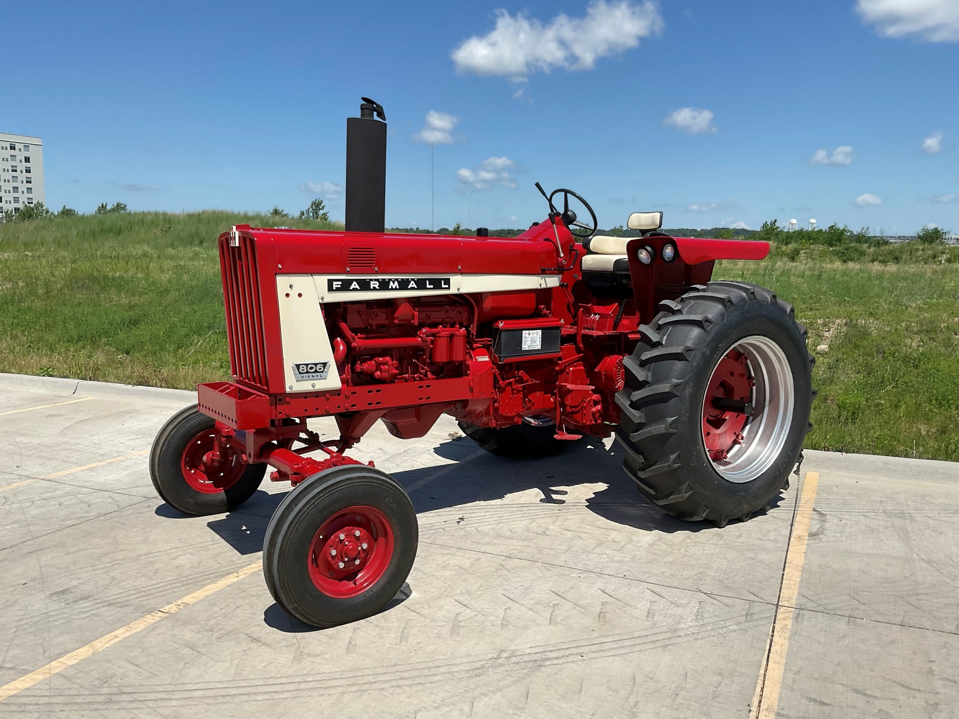 1964 Farmall 806 at Gone Farmin' Fall Premier 2022 as S45 - Mecum Auctions