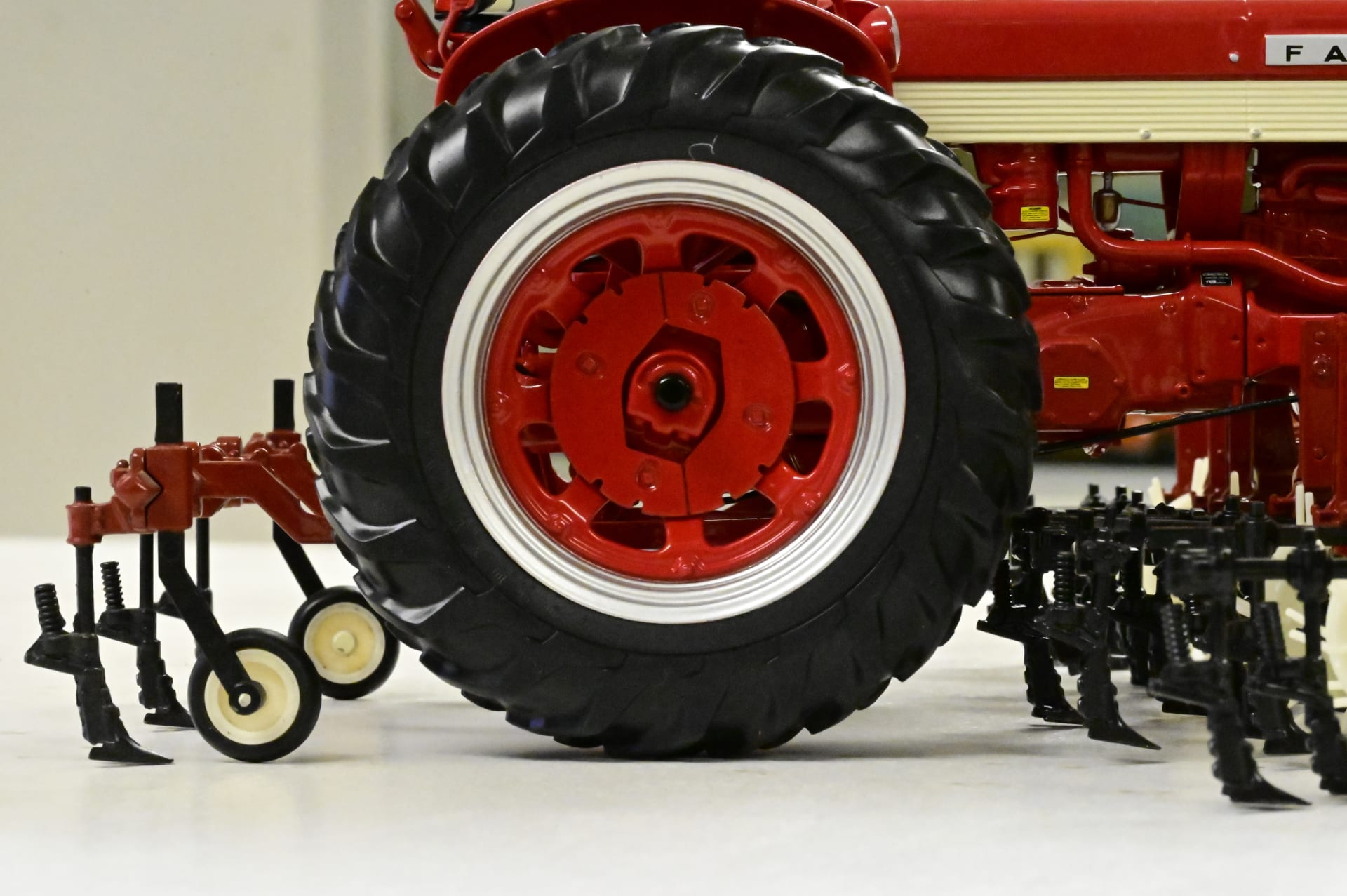 1:16 Scale Farmall Precision 460 Gas Custom Tractor at Schaaf Tractor ...