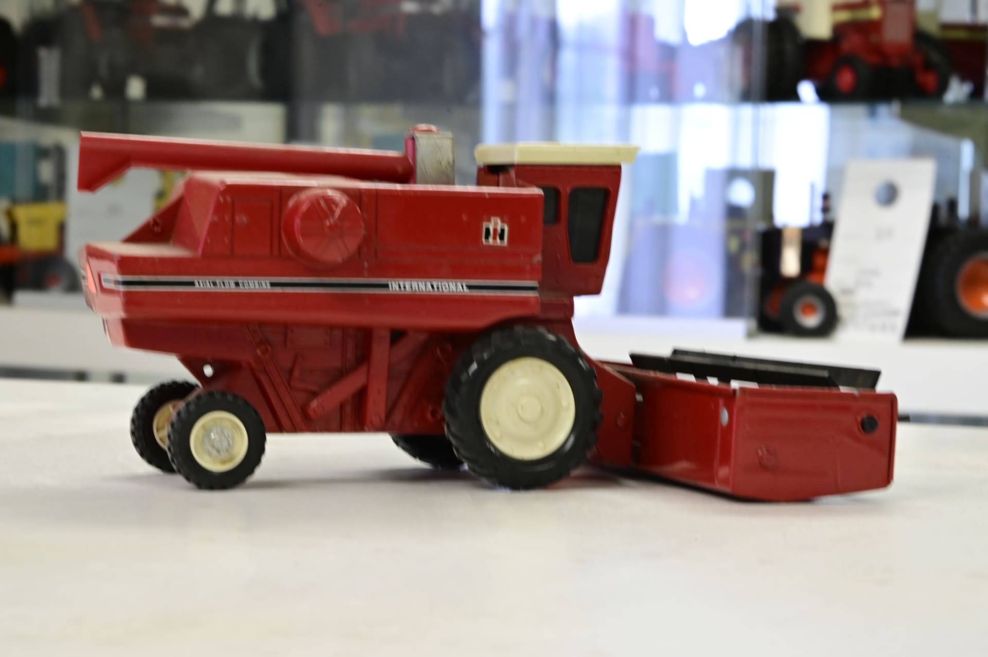 1:16 Scale International Combine at Schaaf Tractor & Truck Museum ...