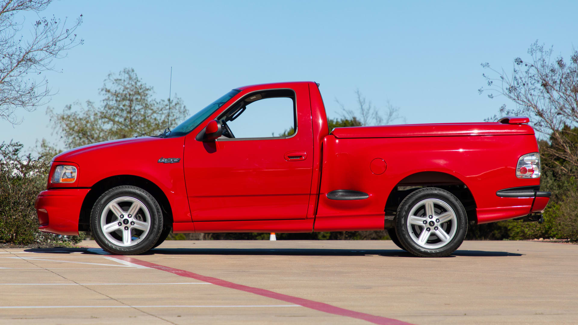 2004 Ford F150 SVT Lightning Pickup at Houston 2019 as F128 - Mecum ...