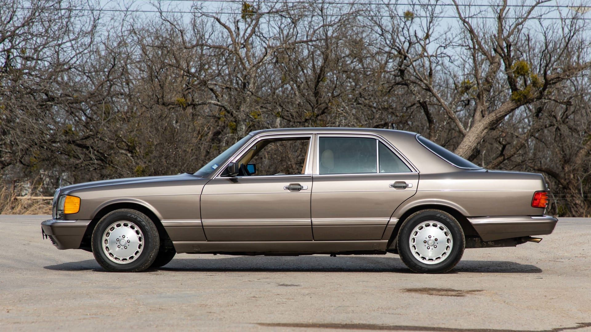 1991 Mercedes-Benz 300se at Houston 2019 as F170 - Mecum Auctions