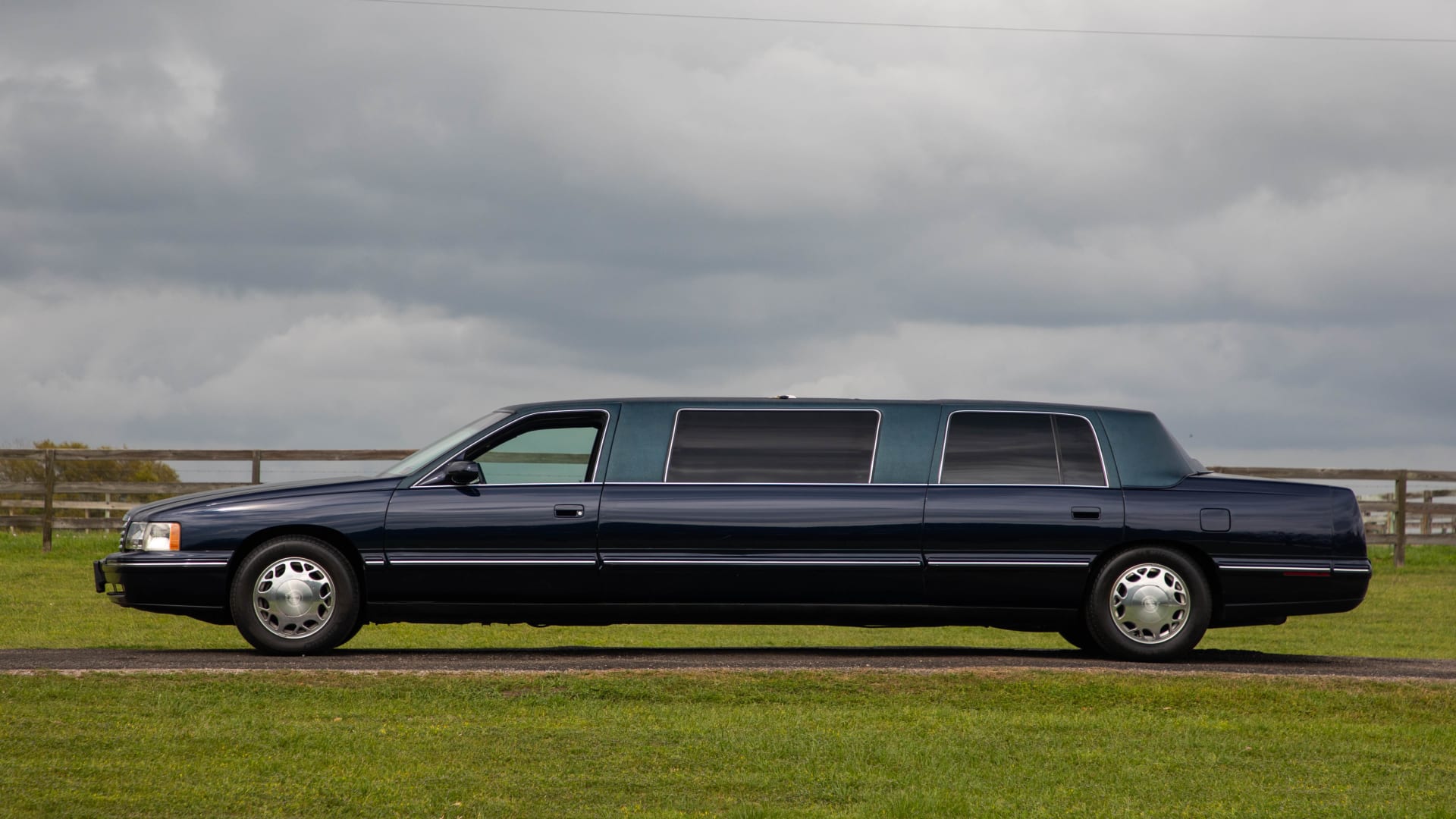 1999 Cadillac Deville Limousine at Houston 2021 as S40.1 - Mecum Auctions