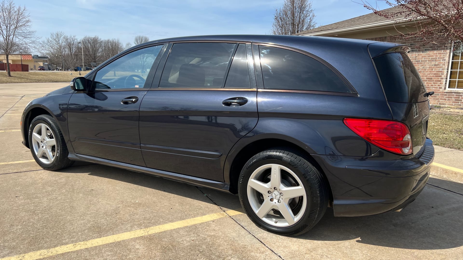 2007 Mercedes-Benz R350 at Houston 2022 as T33 - Mecum Auctions