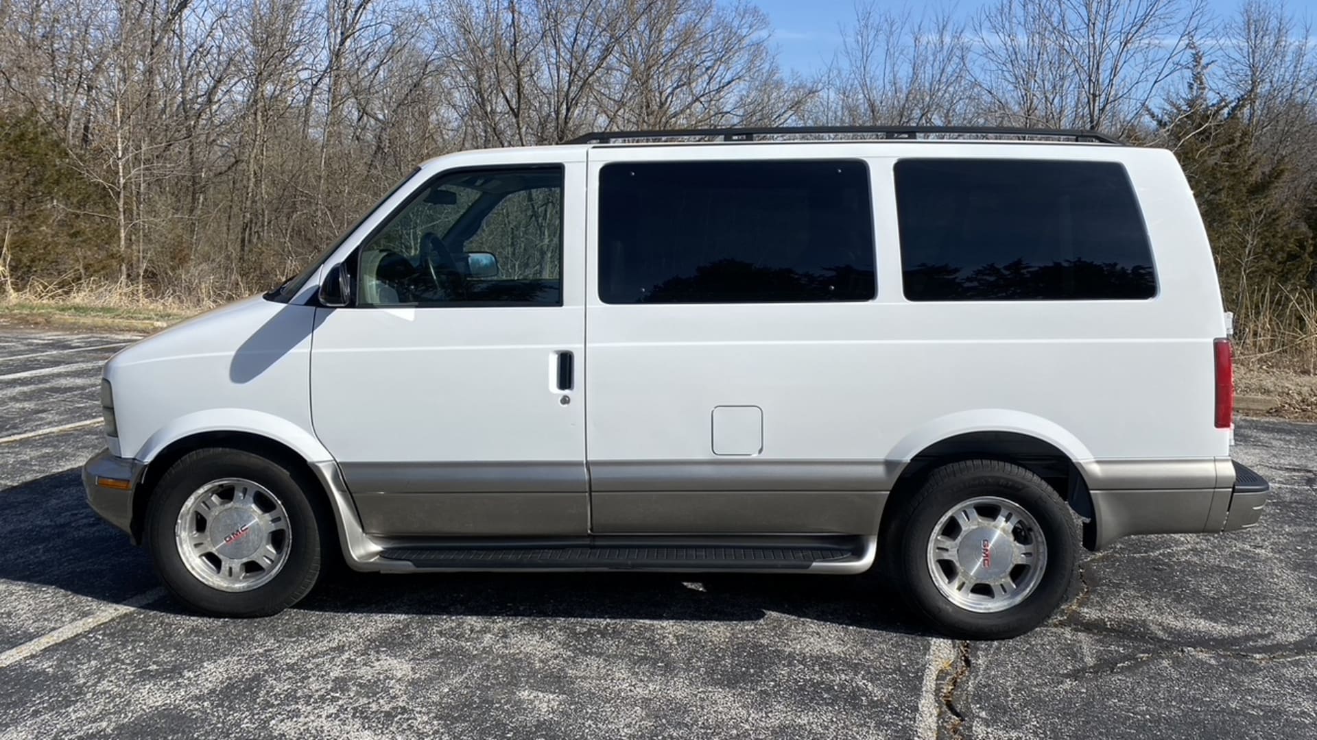 2005 GMC Safari at Houston 2022 as T53 - Mecum Auctions