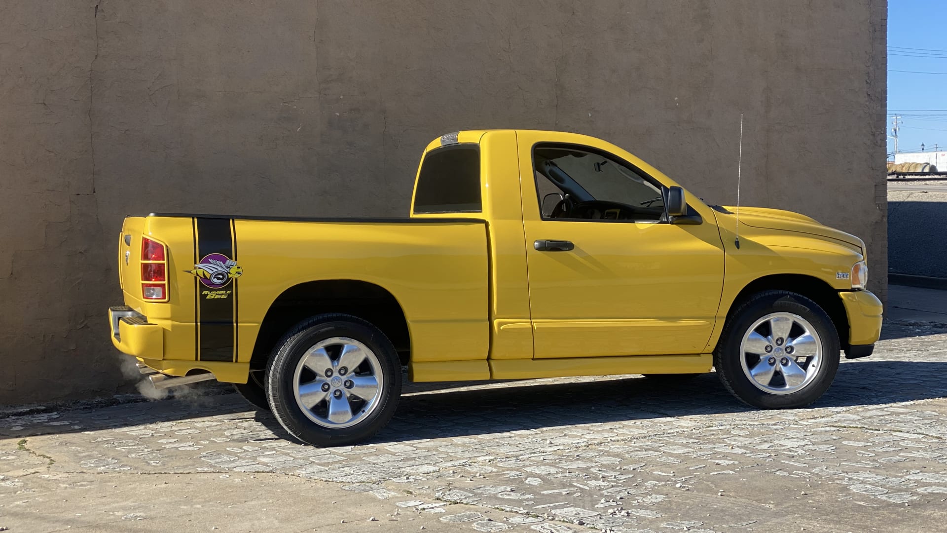 2005 Dodge Ram Rumble Bee Pickup at Houston 2022 asT122 - Mecum Auctions