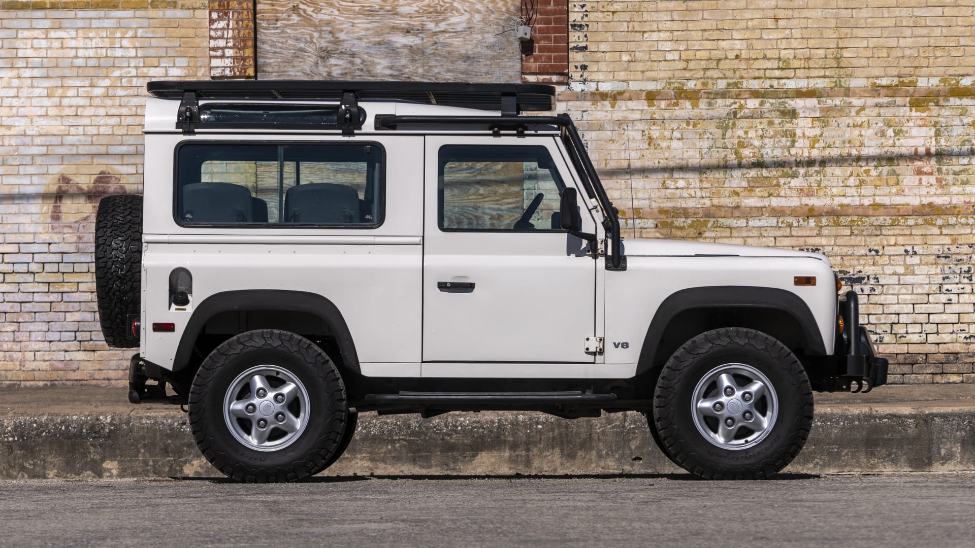 1995 Land Rover Defender 90 at Houston 2022 as F57 - Mecum Auctions