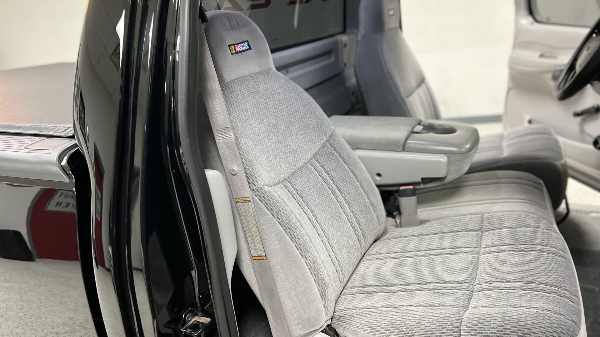1998 Ford F150 NASCAR Edition Pickup at Houston 2022 as F275 - Mecum ...