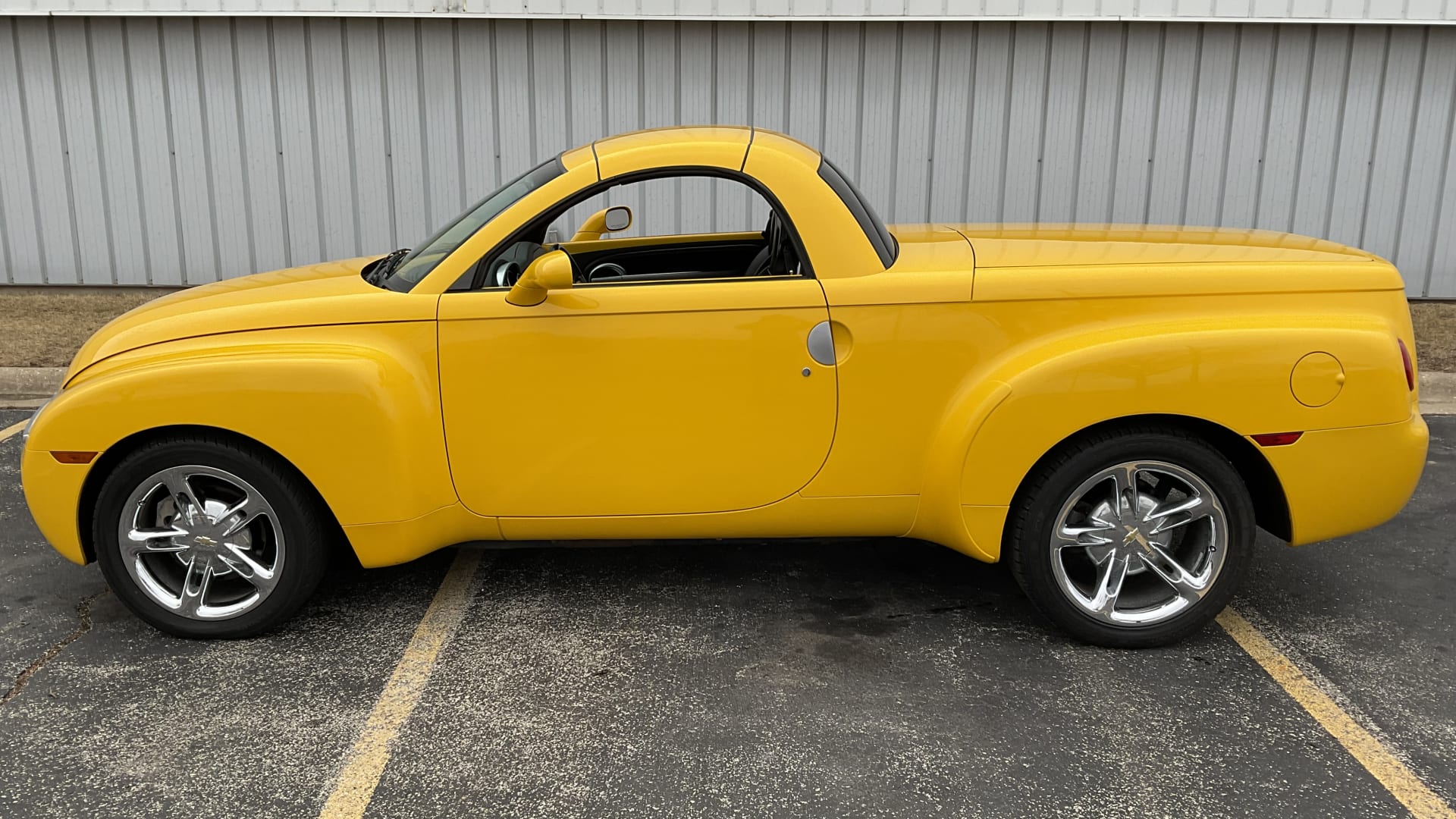 2004 Chevrolet SSR at Houston 2022 as S190.1 - Mecum Auctions