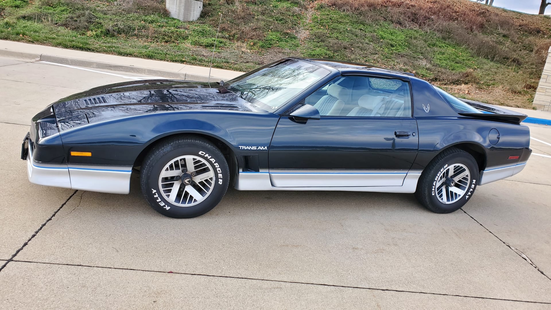 1986 Pontiac Firebird at Kansas City 2020 asS94.1 - Mecum Auctions