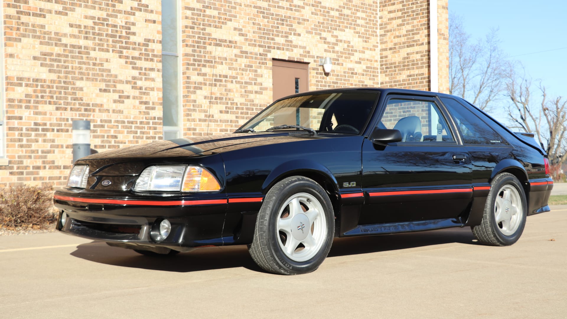 1987 Ford Mustang GT at Kansas City 2021 as F49 - Mecum Auctions