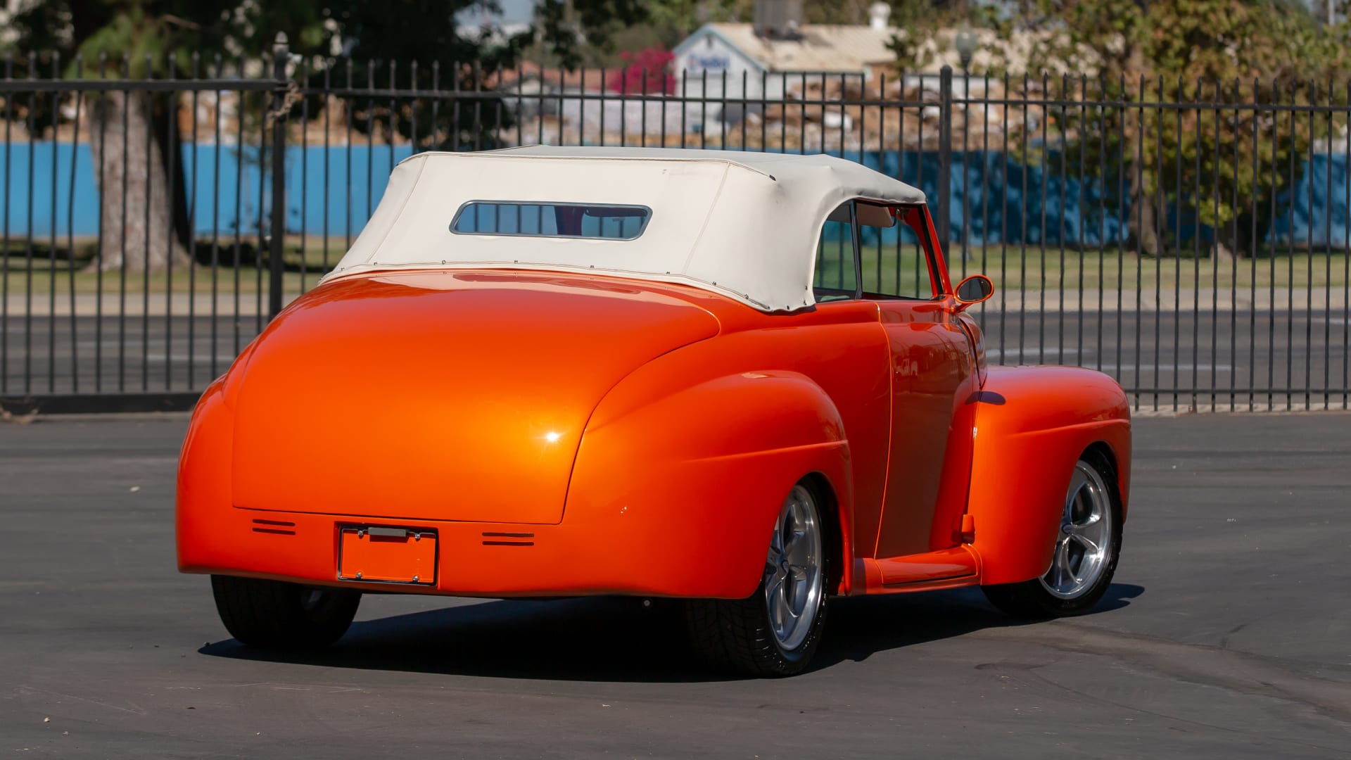 1947 Ford Convertible at Las Vegas 2018 as T100 - Mecum Auctions