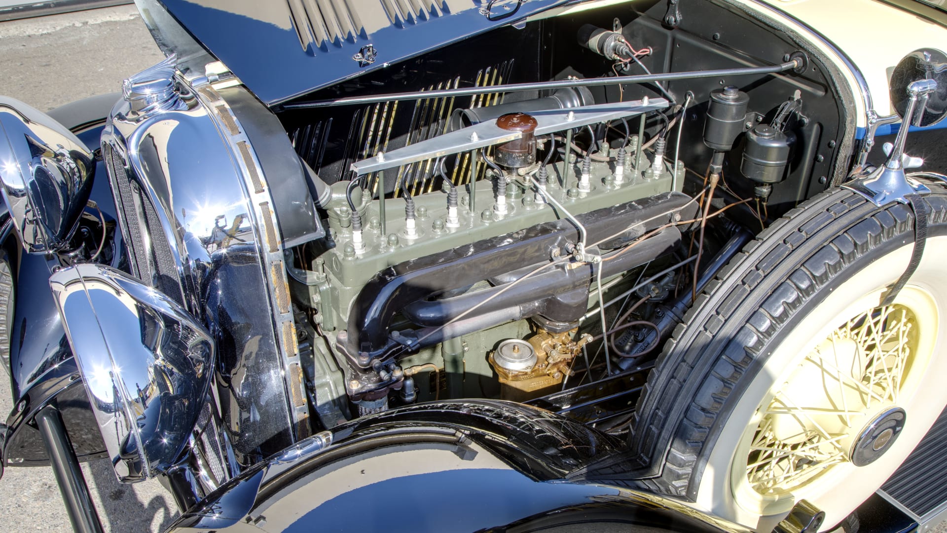 1930 Auburn 8-125A Deluxe Sedan at Las Vegas 2018 as F146 - Mecum Auctions