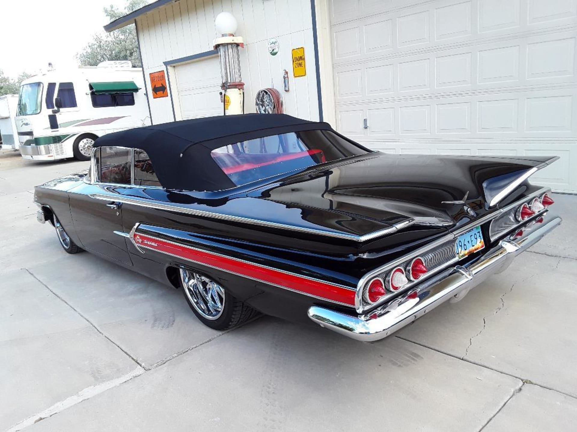 1960 Chevrolet Impala Resto Mod at Las Vegas 2019 asS145 - Mecum Auctions