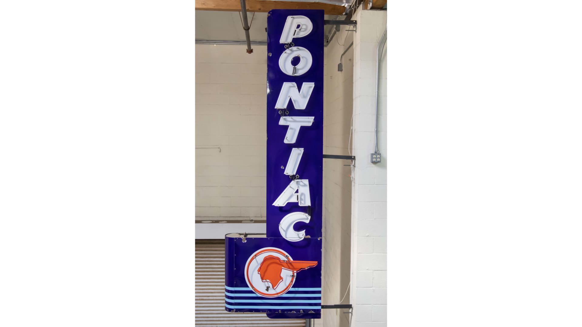1950s Pontiac Double-Sided Porcelain Neon Vertical Sign 13x14x48 at Las ...