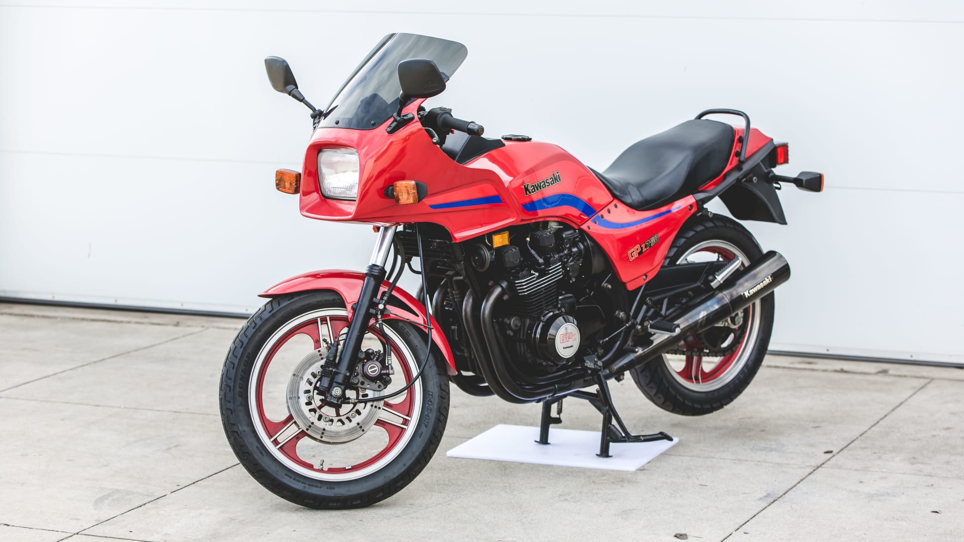 1983 Kawasaki GPZ750 at Las Vegas Motorcycles 2017 as T239 - Mecum Auctions