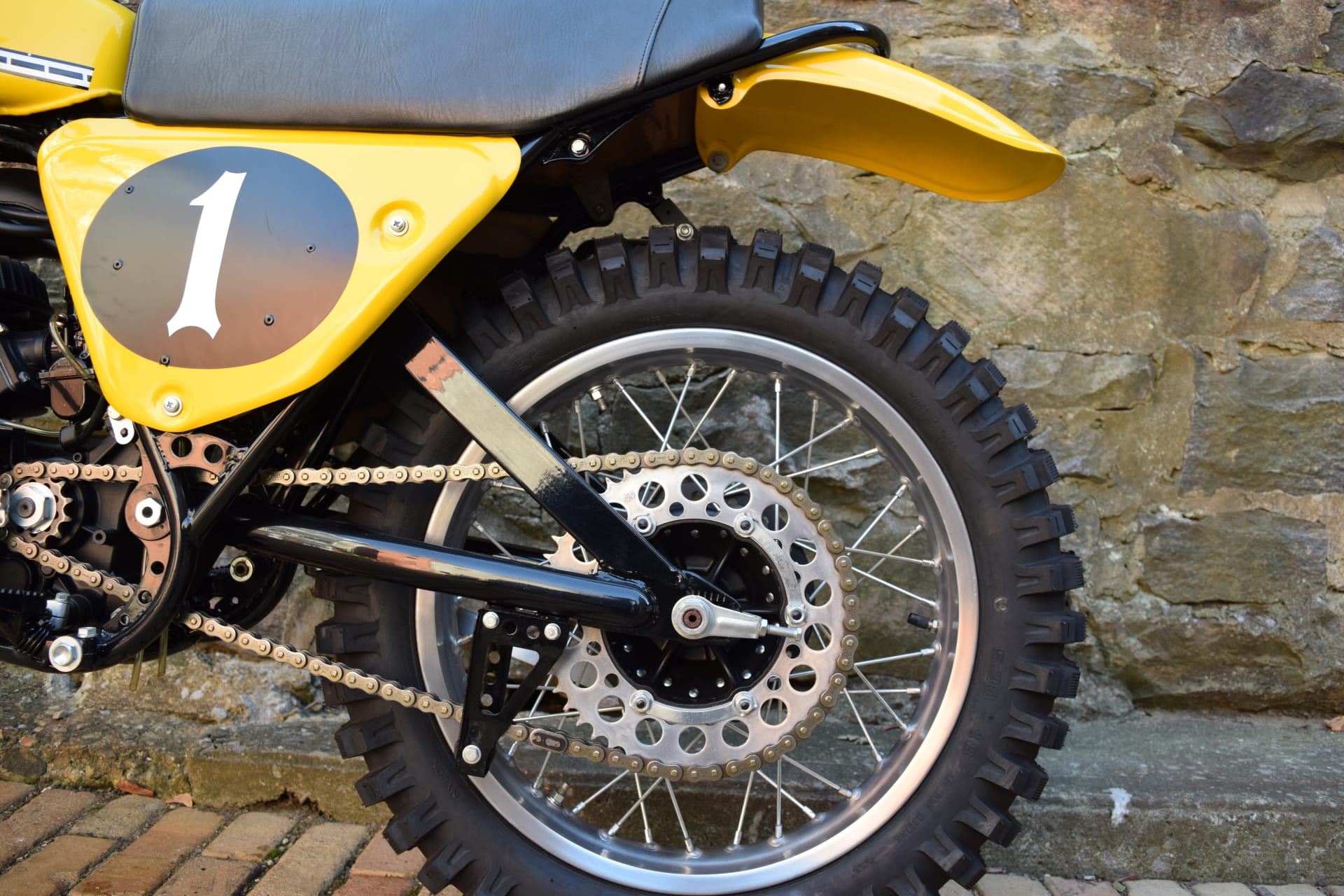 1975 Yamaha YZ250 at Las Vegas Motorcycles 2017 asF32 - Mecum Auctions