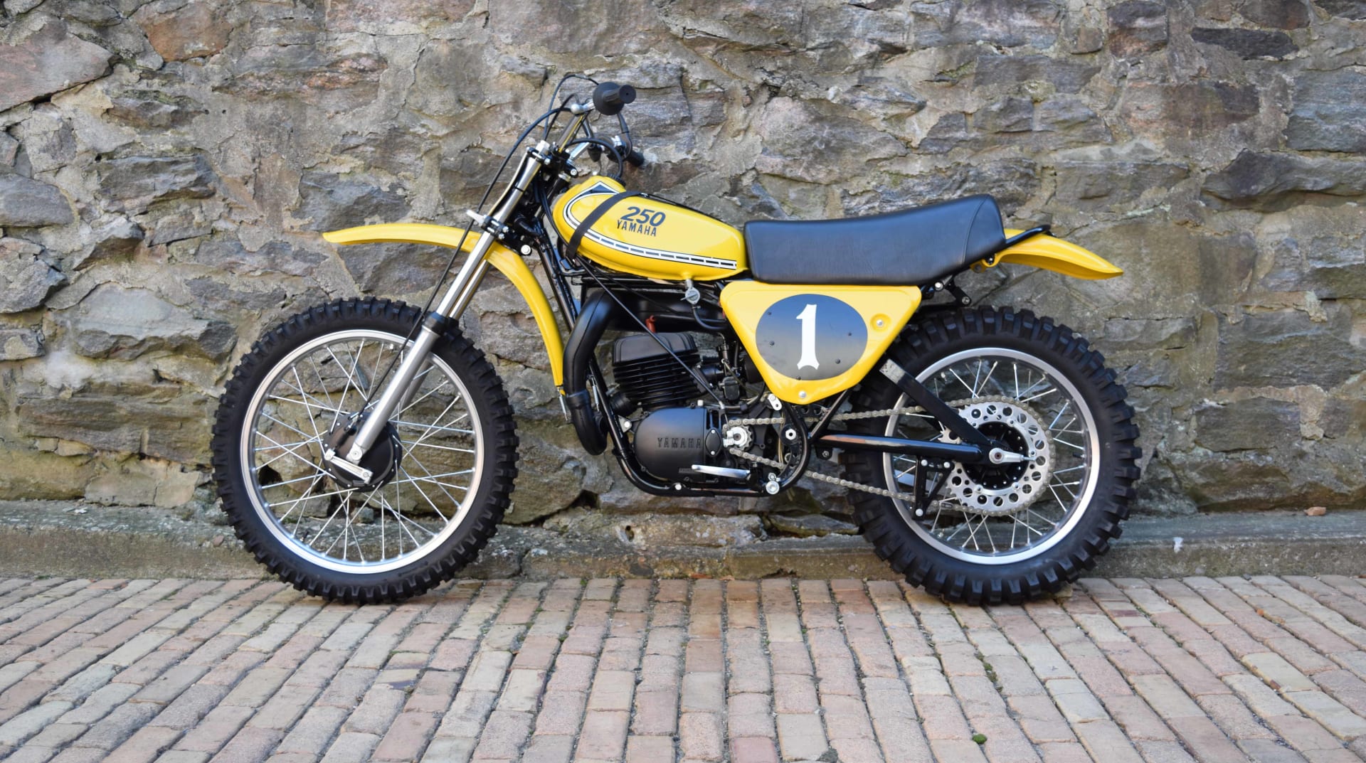 1975 Yamaha YZ250 at Las Vegas Motorcycles 2017 asF32 - Mecum Auctions
