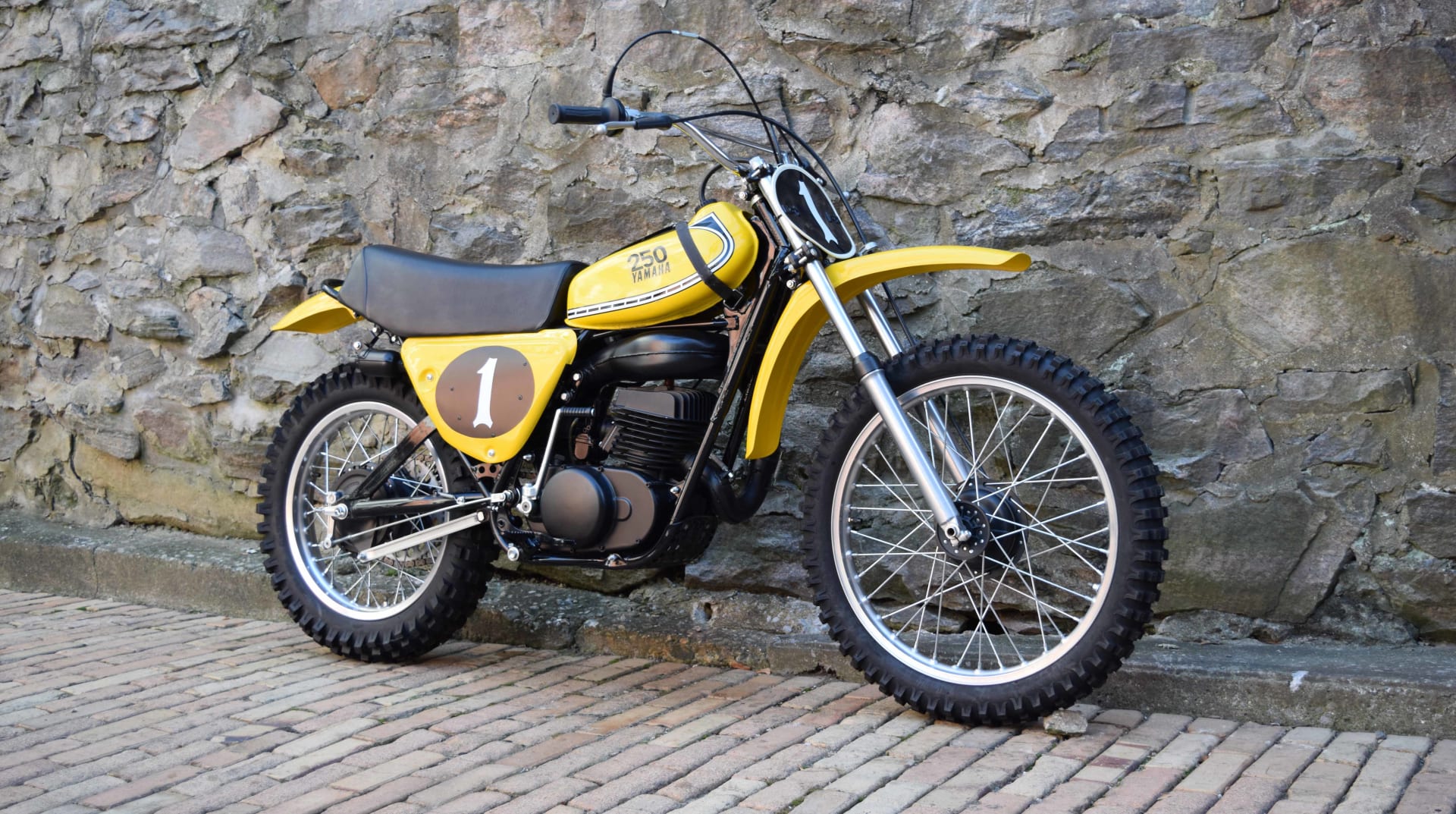 1975 Yamaha YZ250 at Las Vegas Motorcycles 2017 asF32 - Mecum Auctions