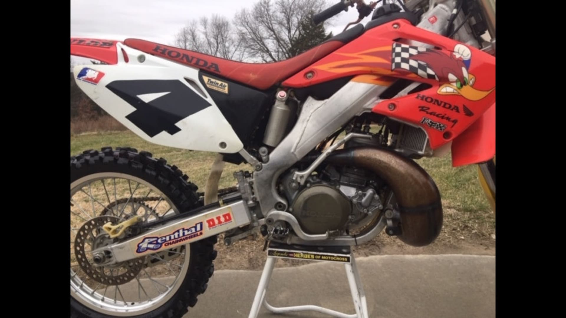 2002 Honda CR250 at Las Vegas Motorcycles 2019 as F353 - Mecum Auctions