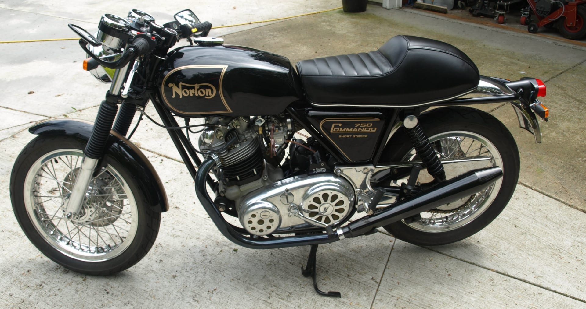 1971 Norton Commando at Las Vegas Motorcycles 2019 as S305 - Mecum Auctions