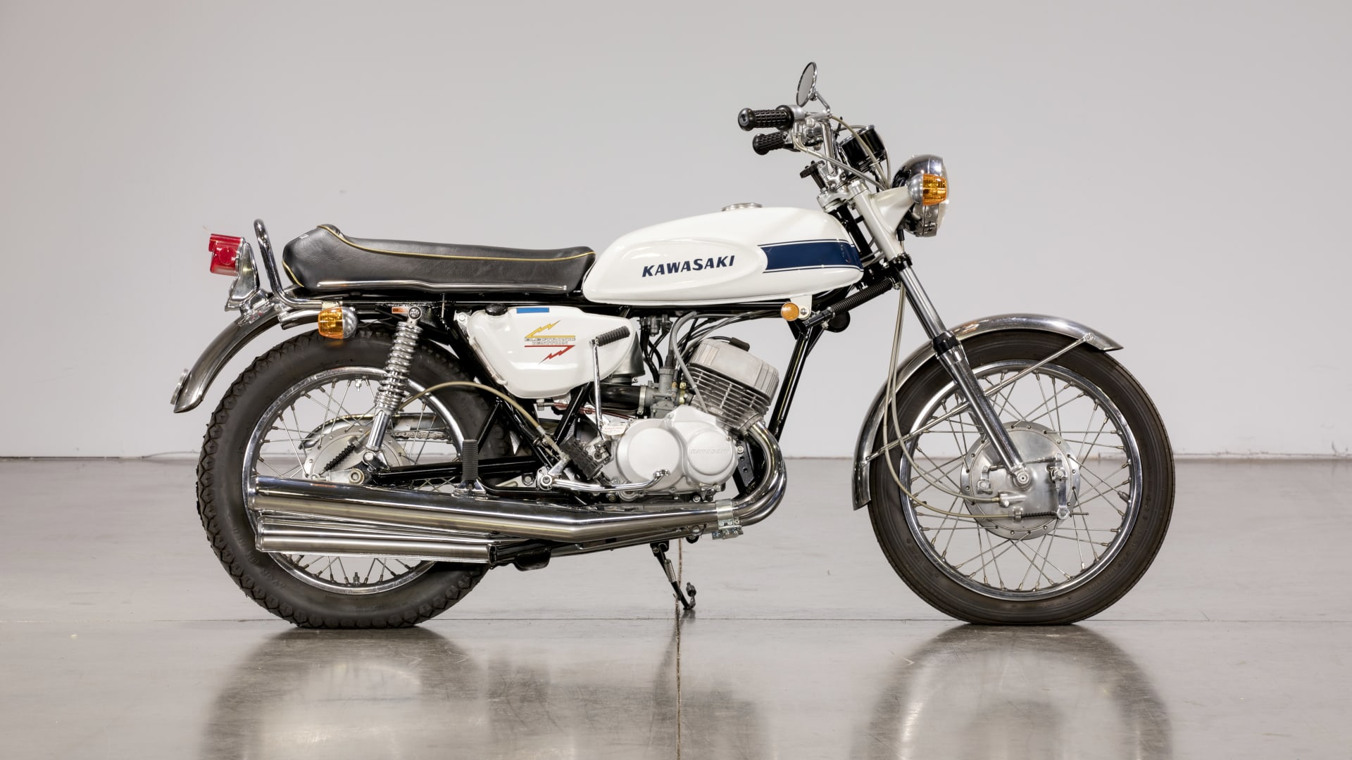 1969 Kawasaki Mach III at Las Vegas Motorcycles 2019 as F225 - Mecum ...