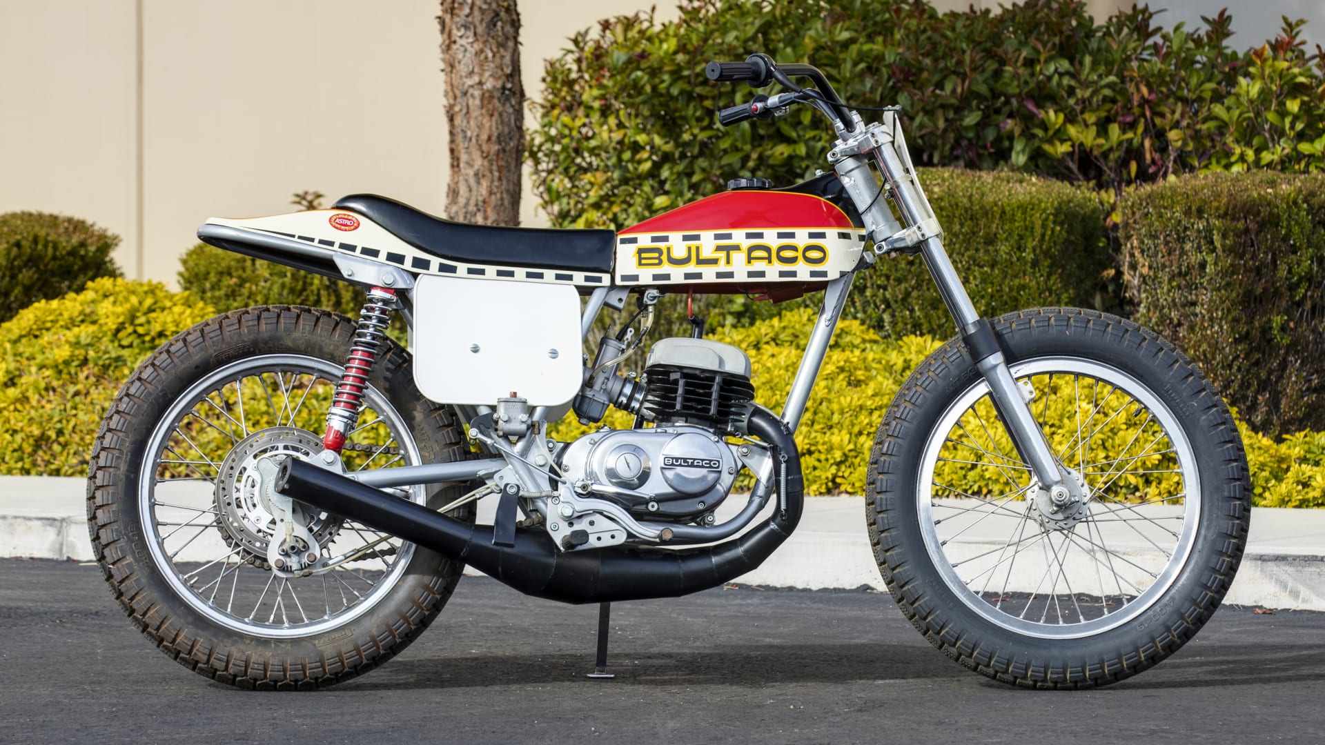 1977 Bultaco Astro at Las Vegas Motorcycles 2020 as G103 - Mecum Auctions